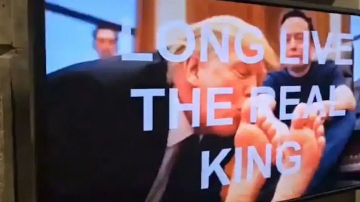 Bakanlık monitörleri hacklendi, Elon Musk karşıtı reklam viral oldu ...