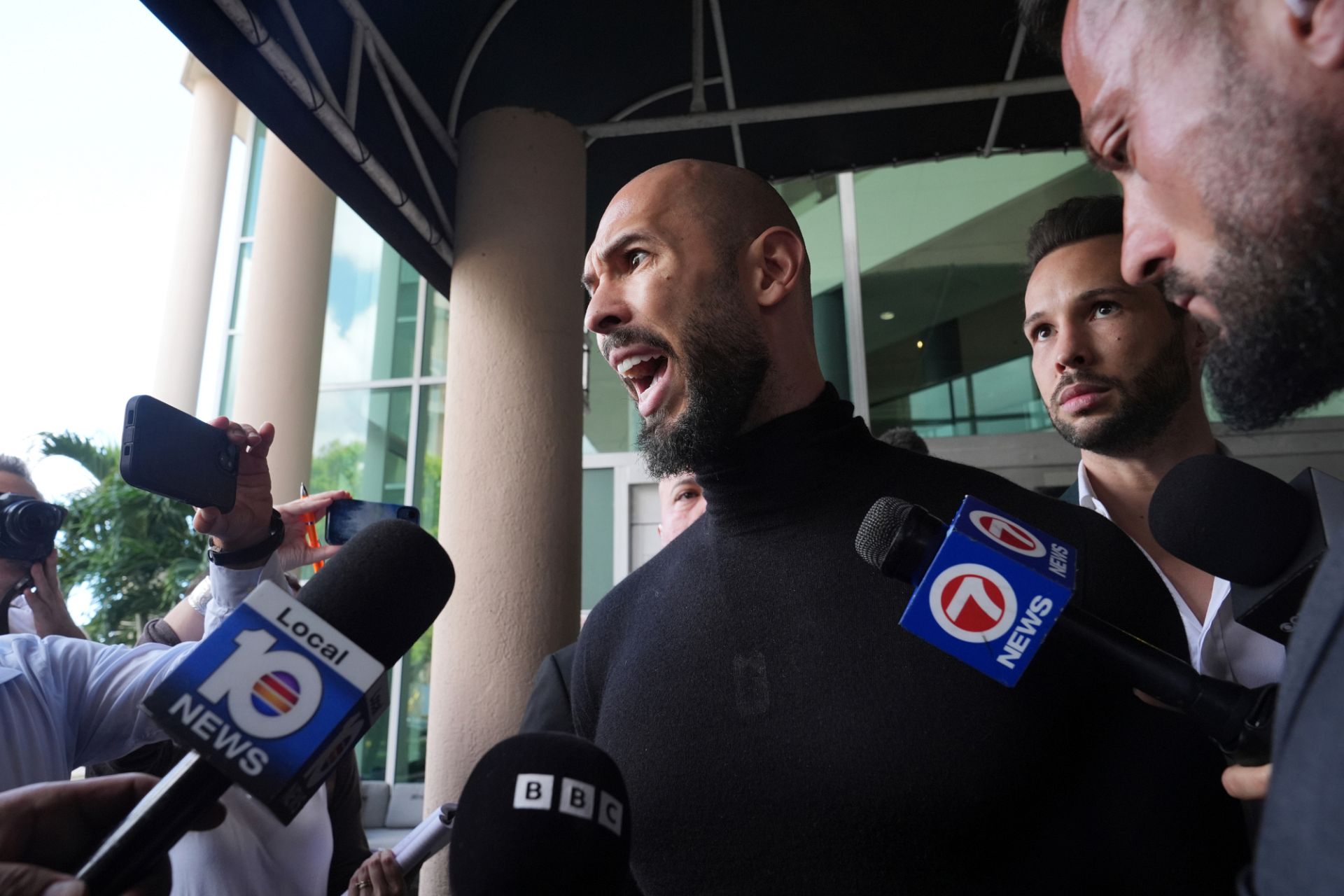 Controversial Tate brothers arrive in Florida after Romanian ...