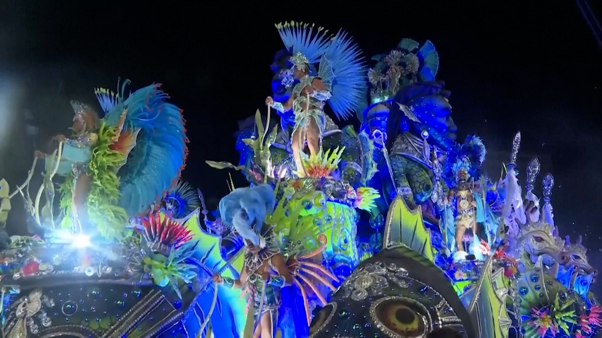 Video. Rio Carnival: Samba schools light up the Sambadrome | Euronews