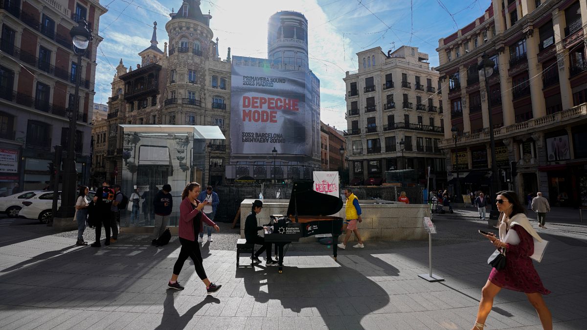 El paro en España baja a 2,59 millones de desempleados, la menor cifra ...