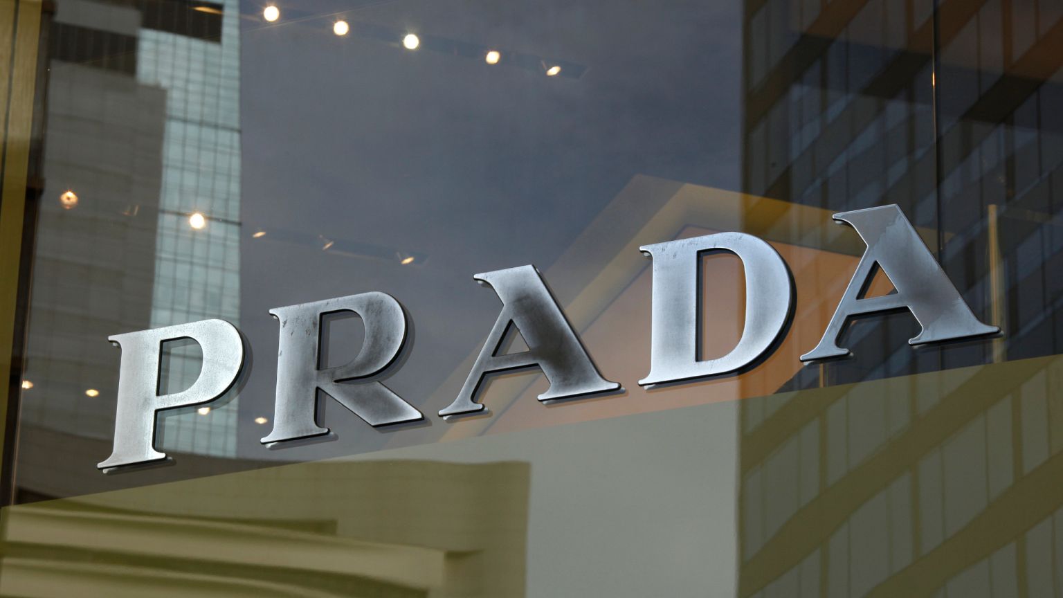 Prada più forte della crisi del lusso: ricavi a +17% e punta all ...