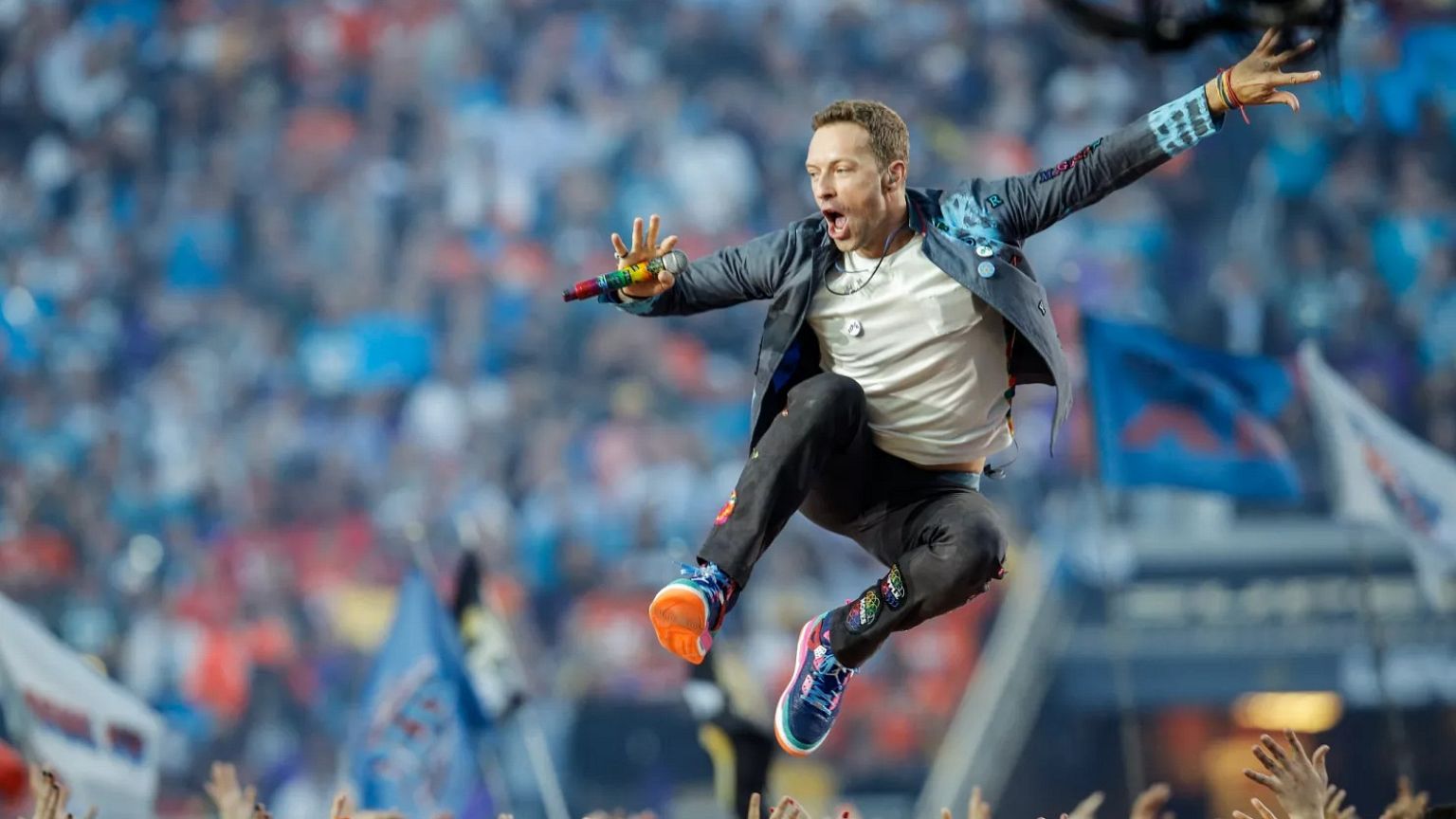 Coldplay to curate the first ever FIFA World Cup half-time show | Euronews