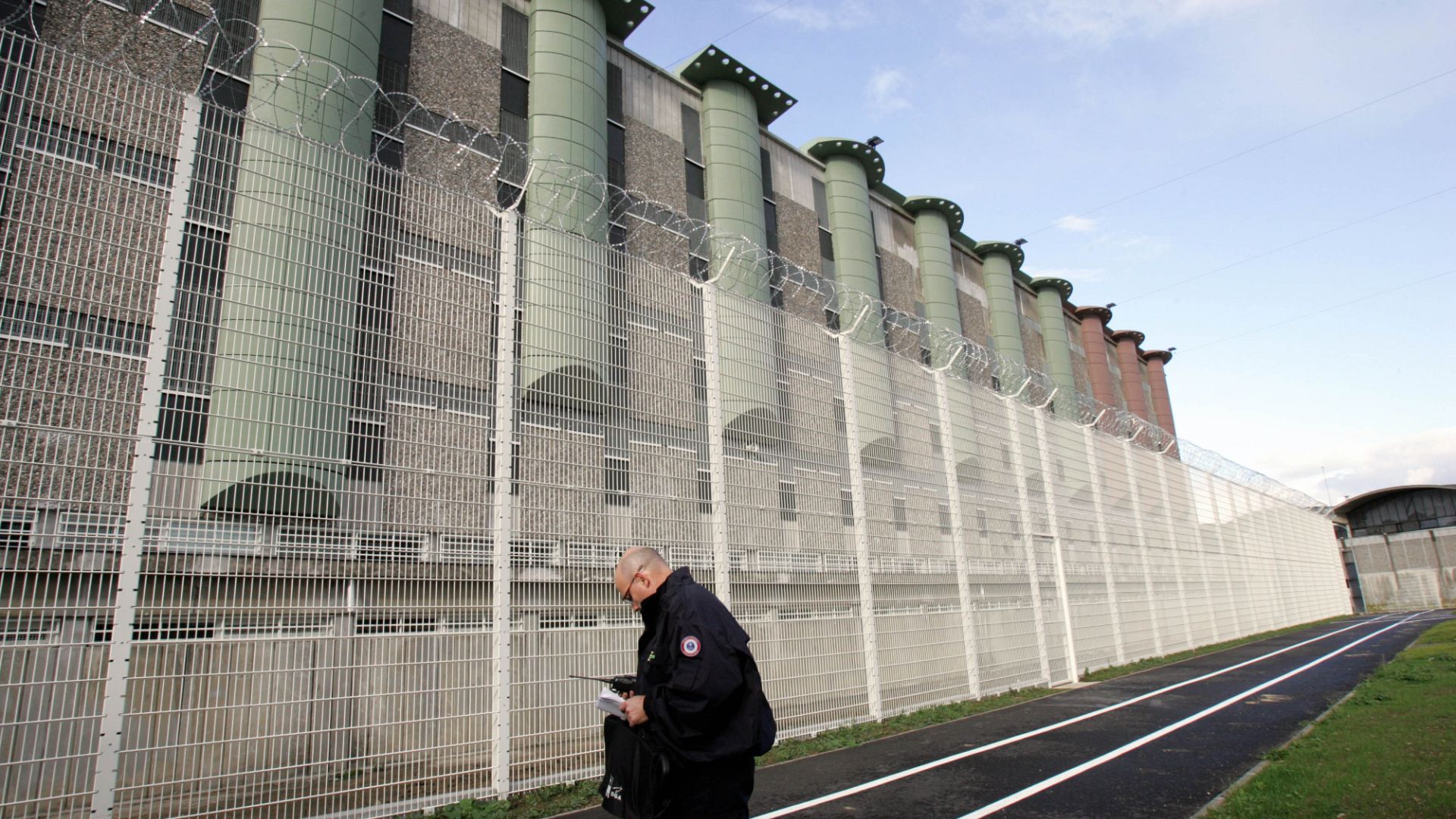 France to send 200 drug traffickers to 'completely hermetic' prisons ...