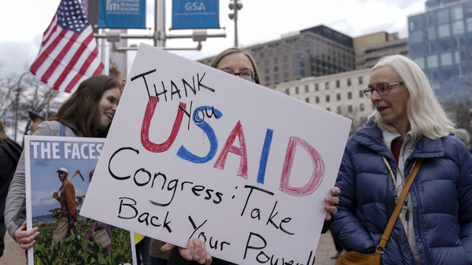 Irataik megsemmisítésére és elégetésére szólítja fel dolgozóit a USAID vezetése | Euronews