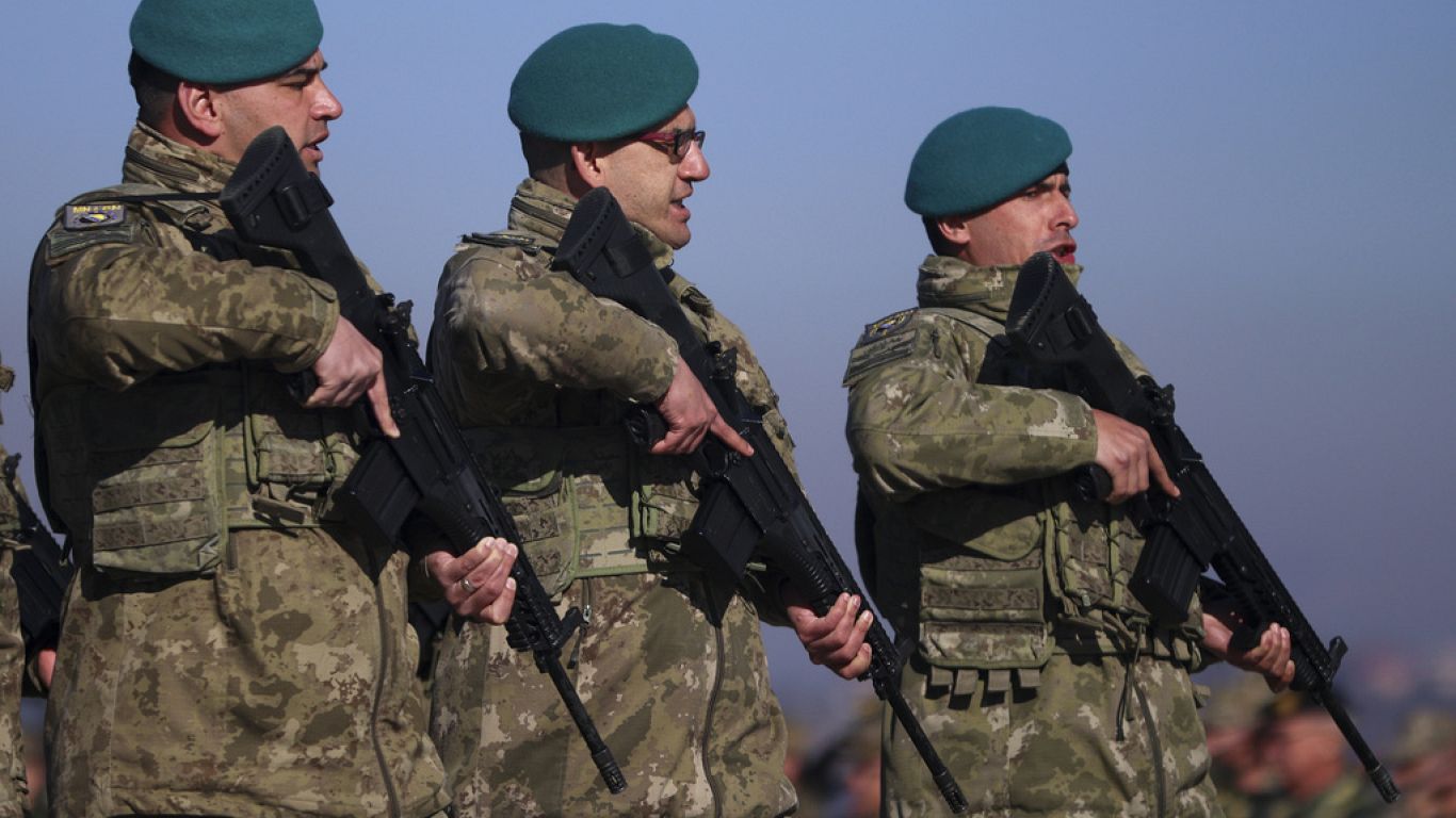 Additional EUFOR peacekeeper troops arrive in Bosnia amid rising ...