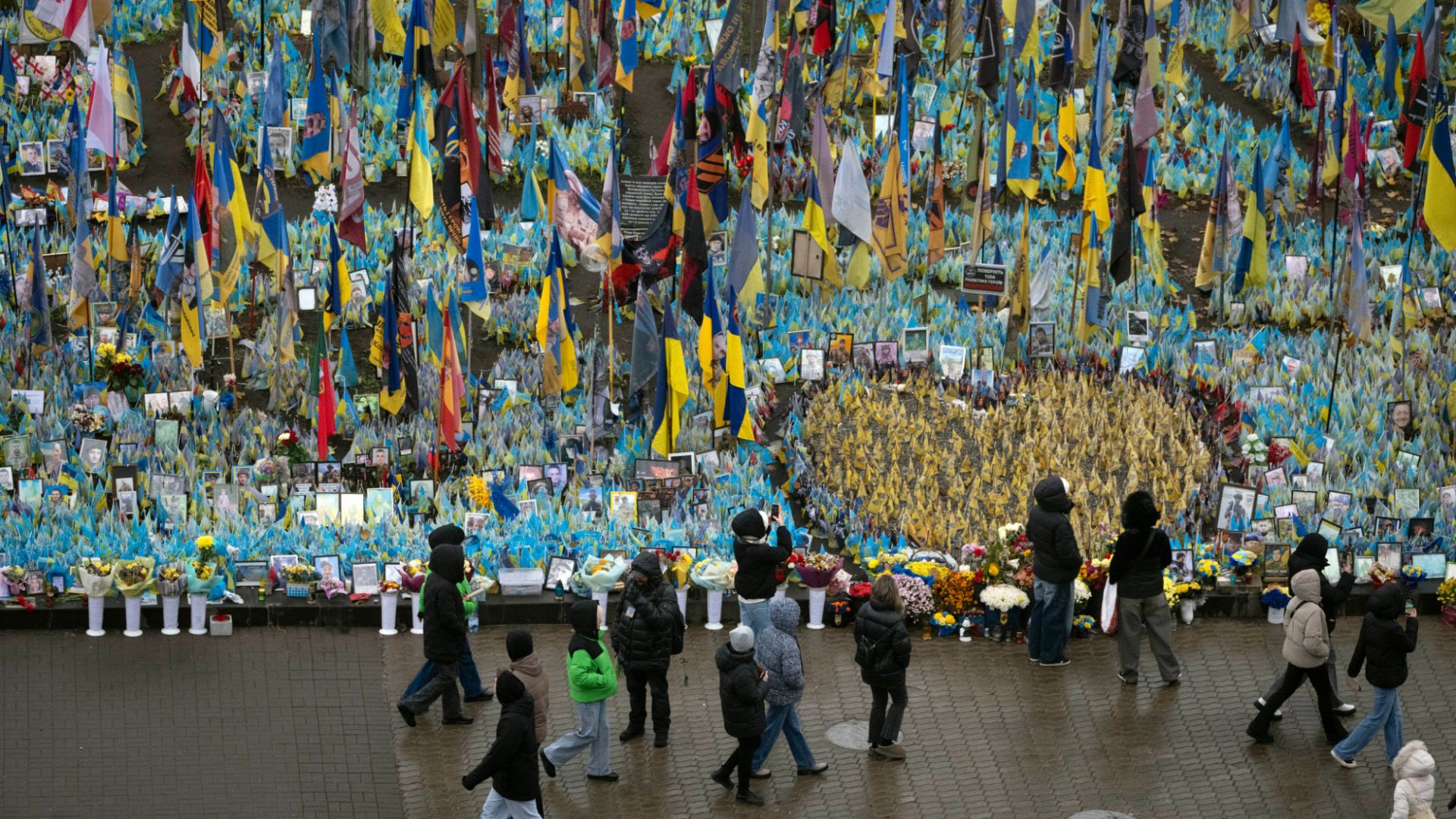 Video. New Zealand soldier Dominic Abelen honoured with haka in Ukraine ...