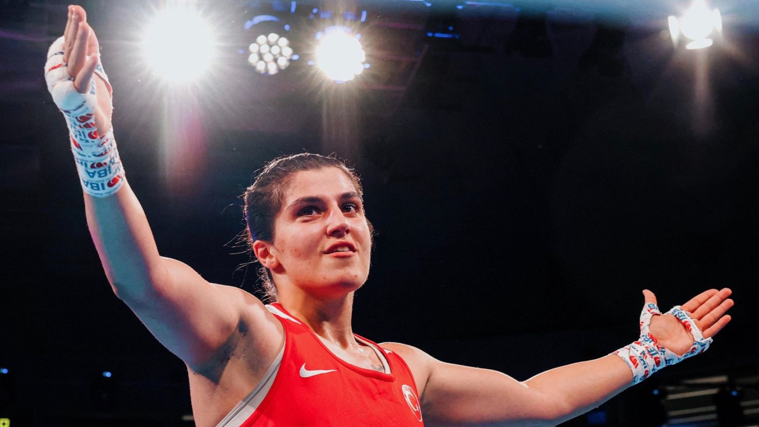 Türk milli boksör Busenaz Sürmeneli, 3. kez dünya şampiyonu oldu | Euronews