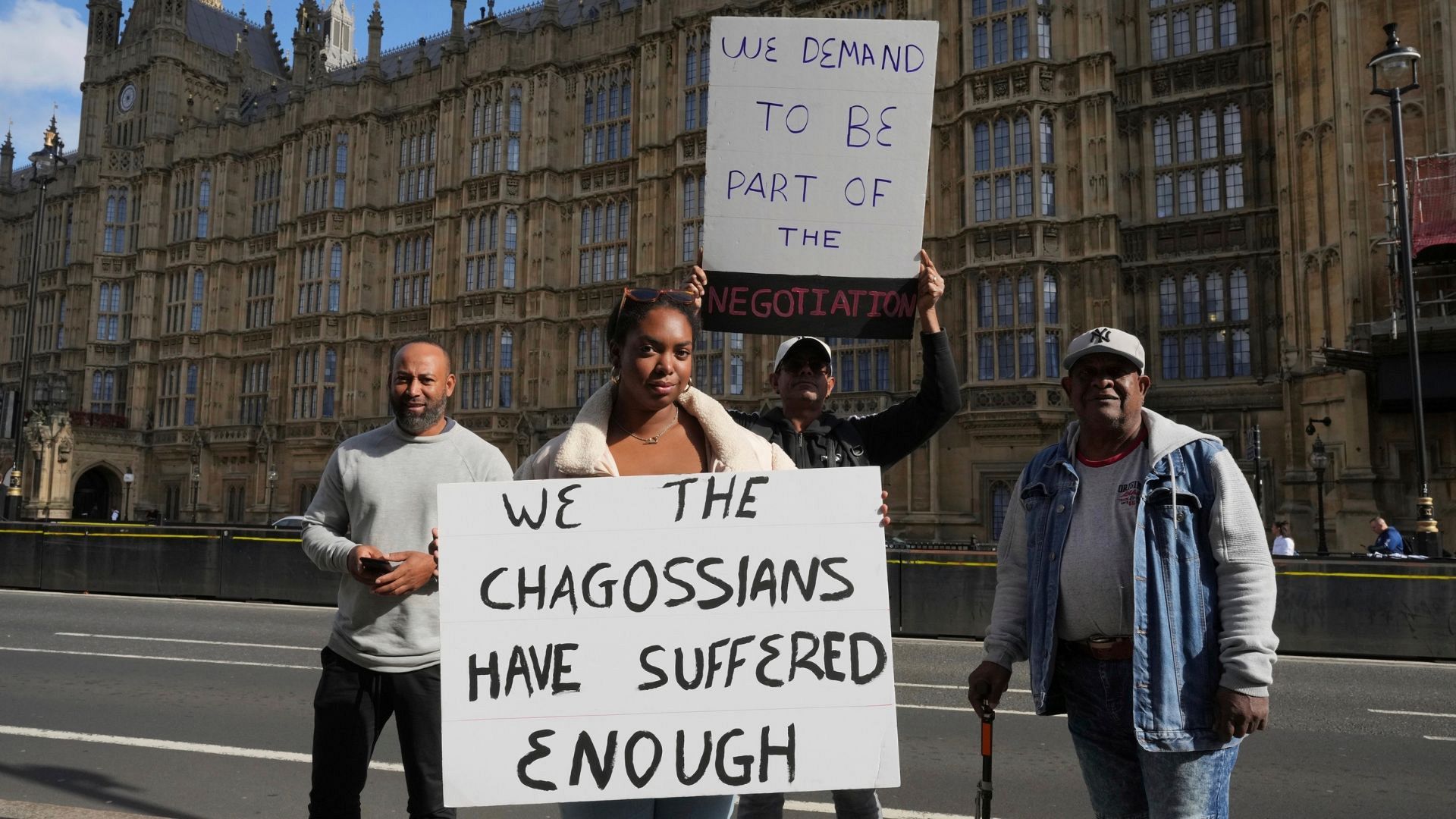 Chagossians seek legal action against UK over sovereignty deal | Euronews