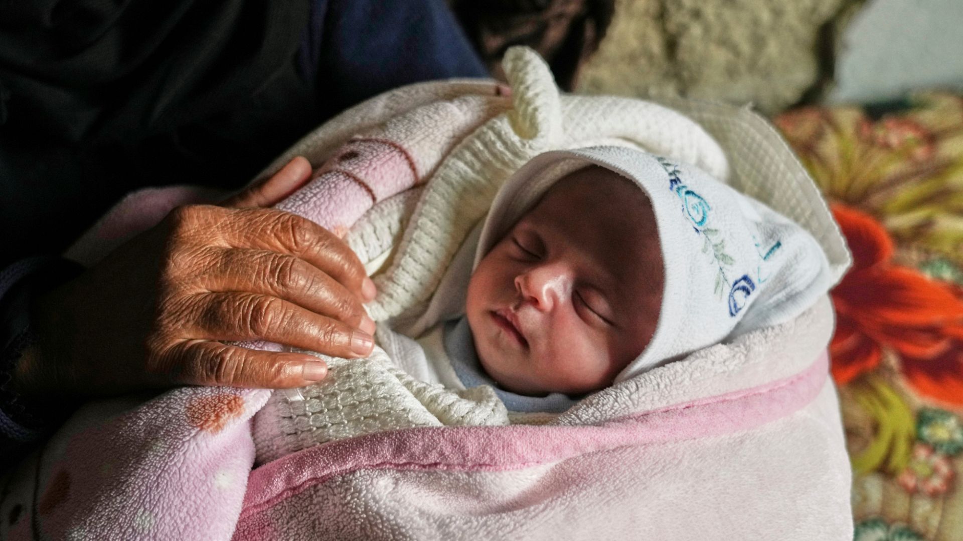 Video. Month-old baby rescued from Gaza rubble after deadly strikes ...