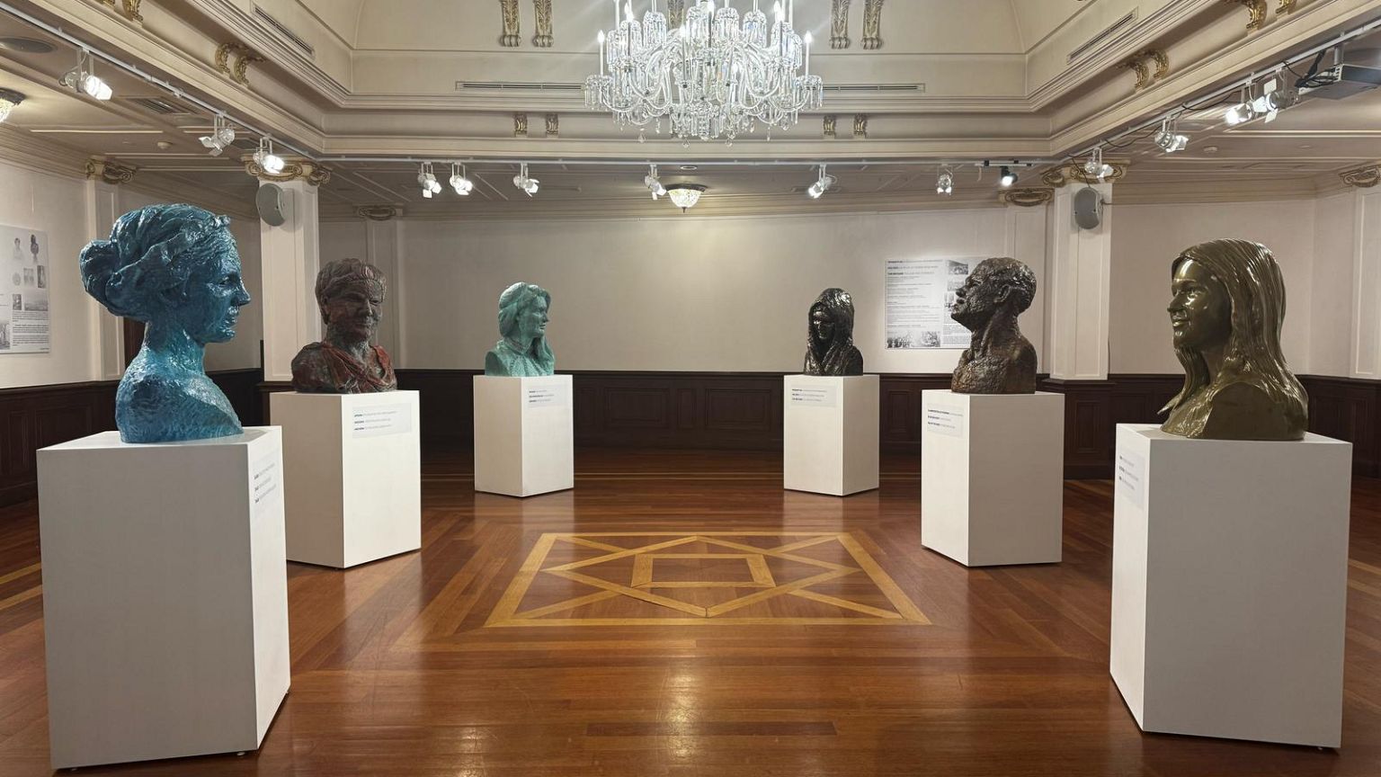 İstanbul’da tarihle yüzleşen büstler: George Petrides'in sergisi açıldı ...