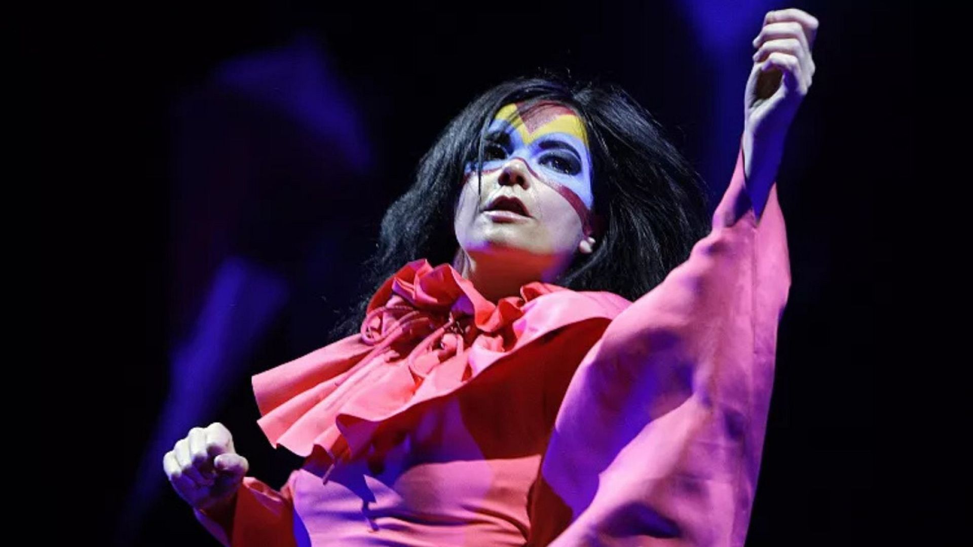 Björk announces global cinema release of Cornucopia concert film | Euronews