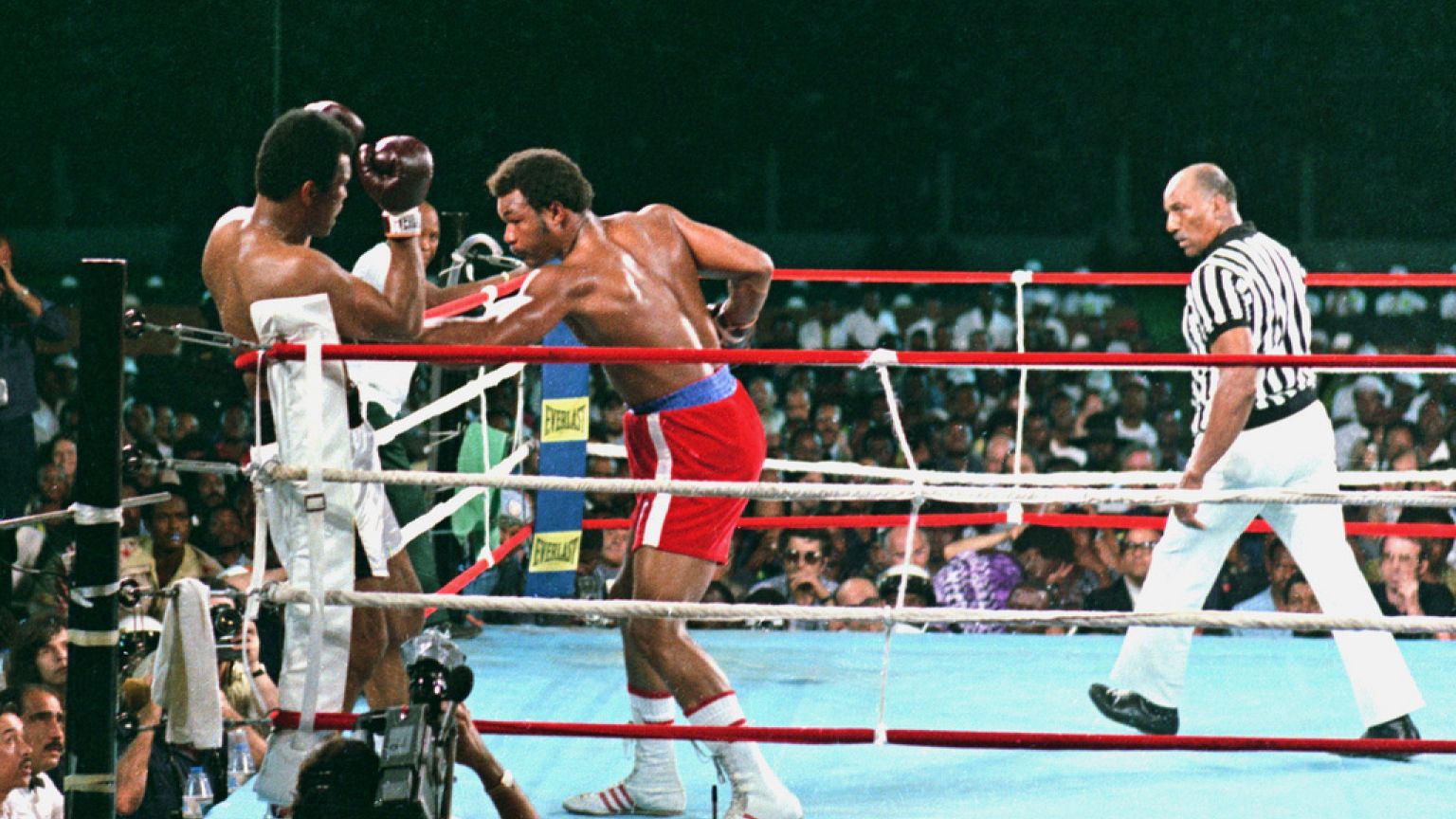 Heavyweight boxing champion George Foreman dies at 76 | Euronews