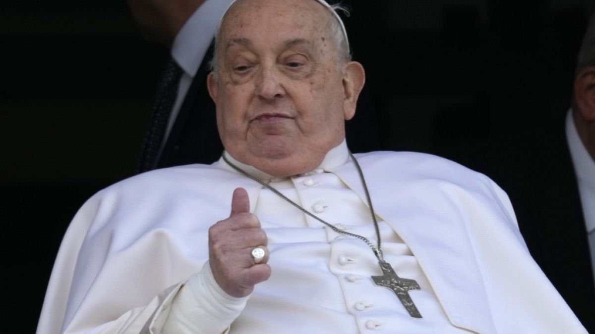 Papa Francesco si affaccia dal Gemelli e poi torna a Santa Marta ...