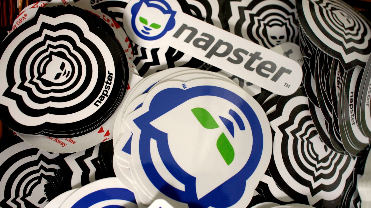 Napster kapatıldıktan 20 yıl sonra 207 milyon dolara satıldı | Euronews
