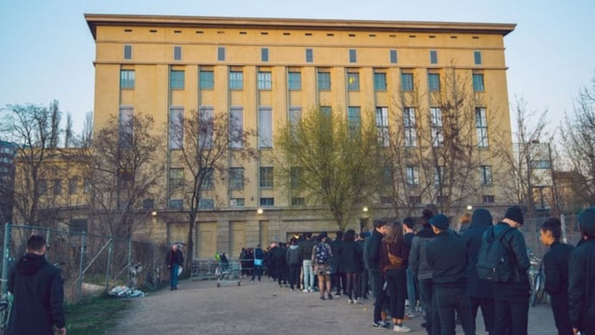 Cómo entrar en una de las discotecas techno más exclusivas de Berlín ...