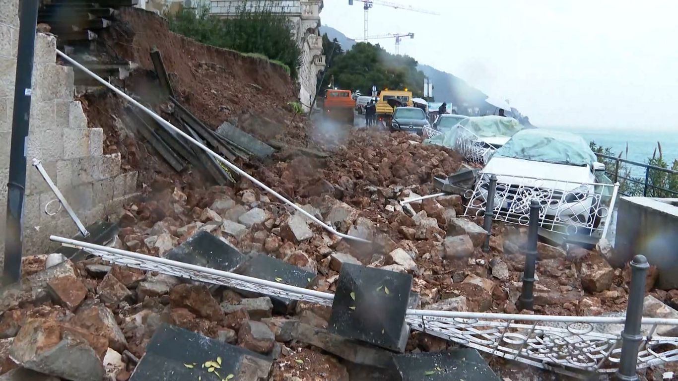Video. Heavy rain triggers landslides and wall collapse in Dubrovnik | Euronews