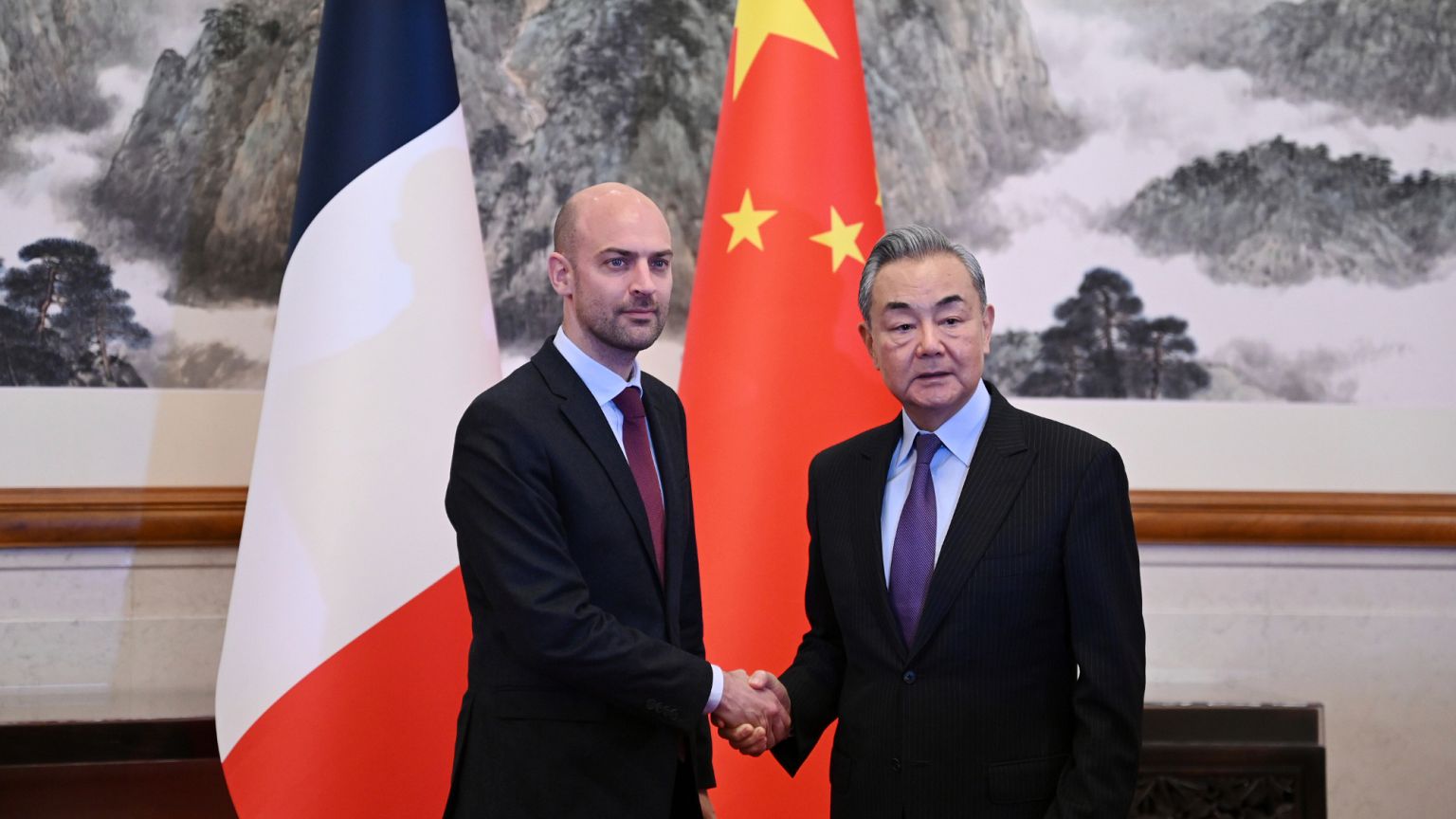 Jean-Noël Barrot tells China's foreign minister 'a new Europe is ...