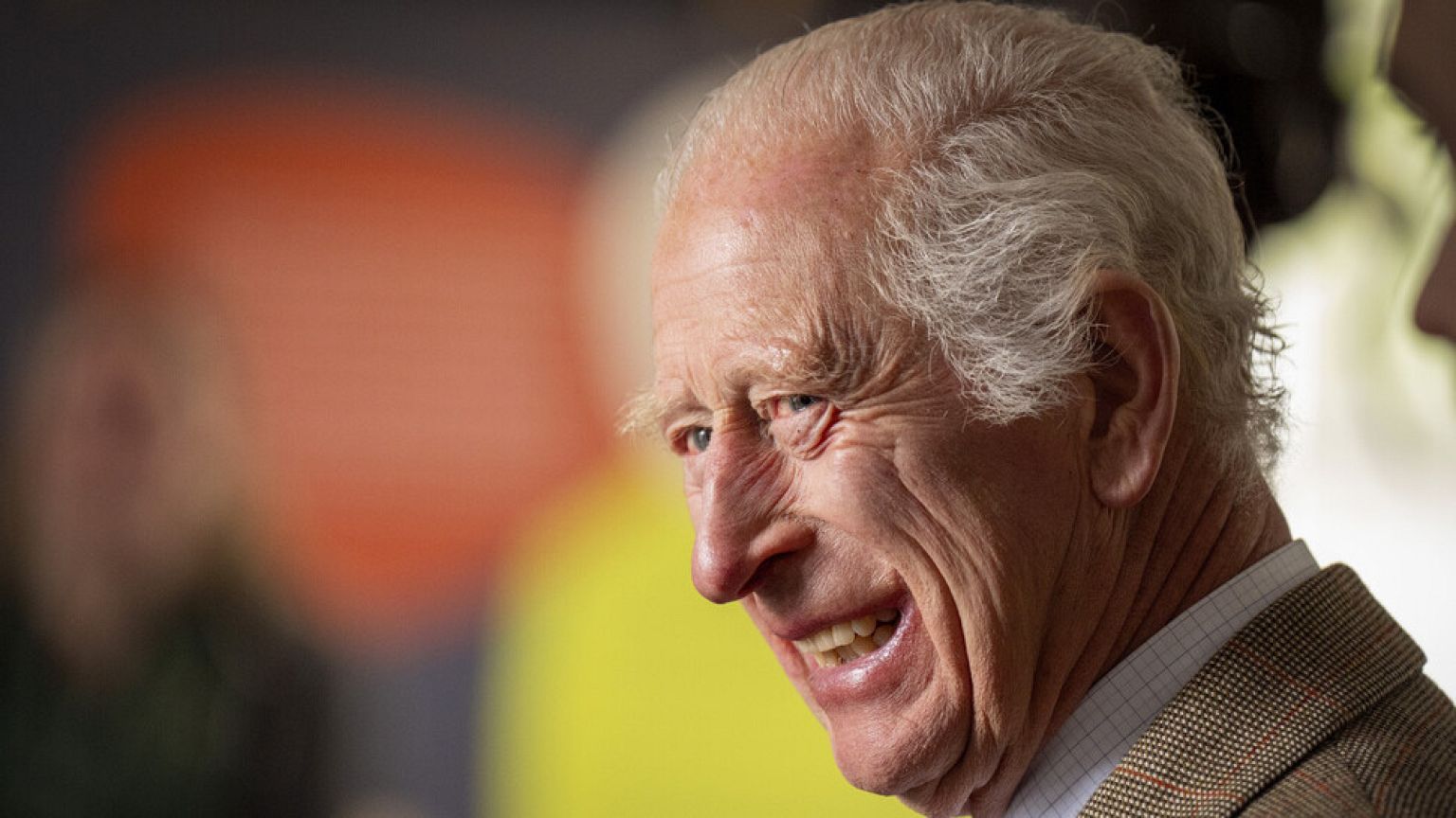 Król Karol III, który zmaga się chorobą nowotworową, trafił do szpitala ...