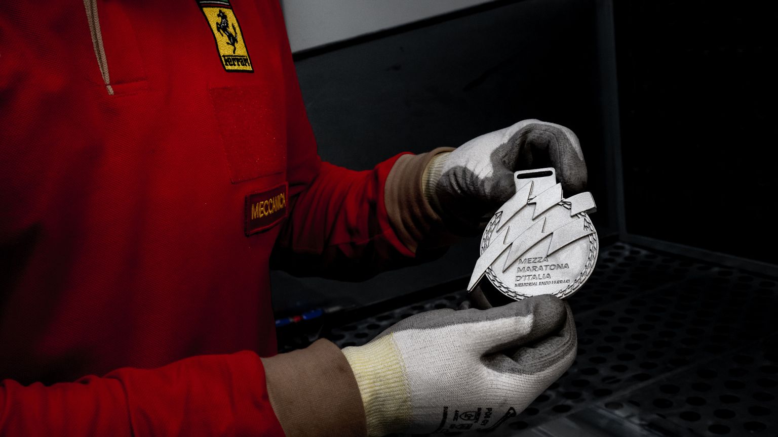 10.000 personas recorren la historia de Ferrari en un medio maratón en ...