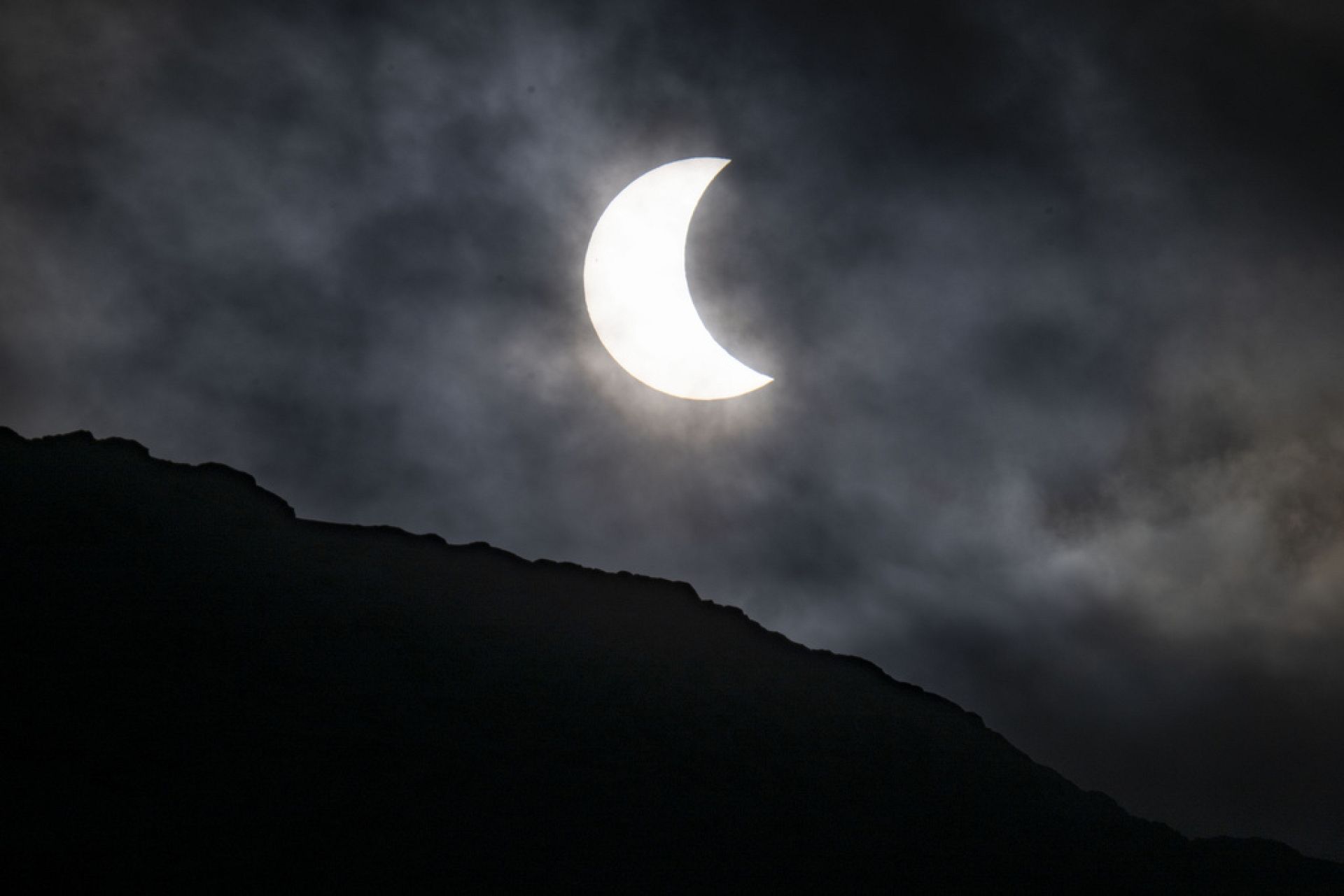 Eye on the sky: Northern Hemisphere witnesses partial solar eclipse on Saturday | Euronews