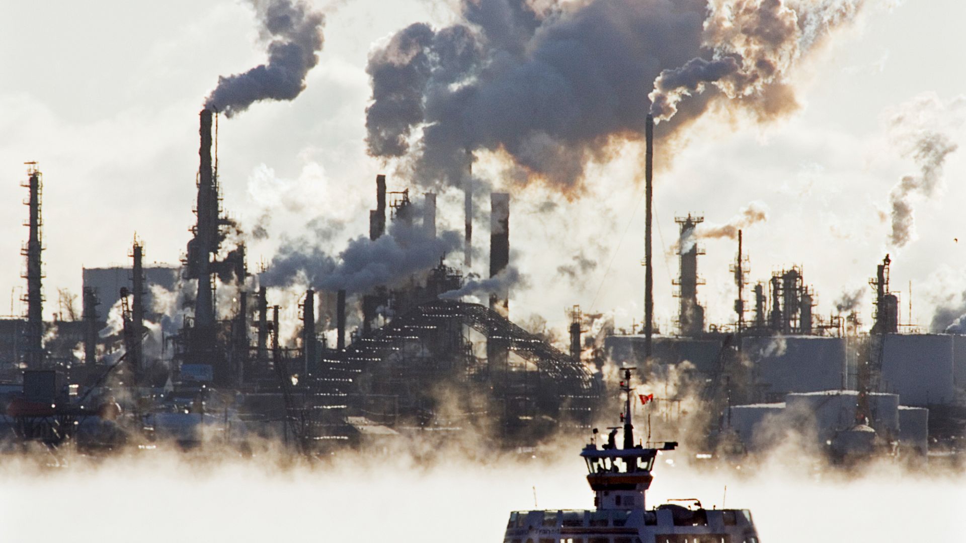 Crude oil prices drop 6% as OPEC output rises and Trump's tariffs hit | Euronews