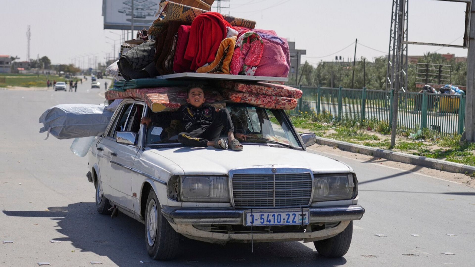 Thousands flee Gaza's Rafah after Israel issues new evacuation orders ...