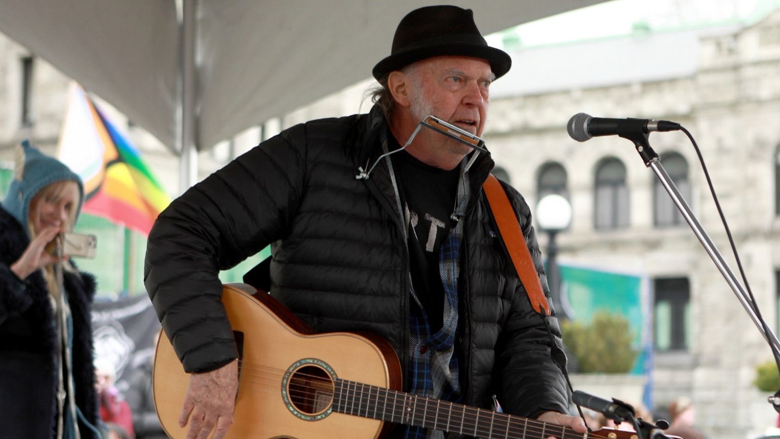 Neil Young says he may be barred from returning to US over Donald Trump ...