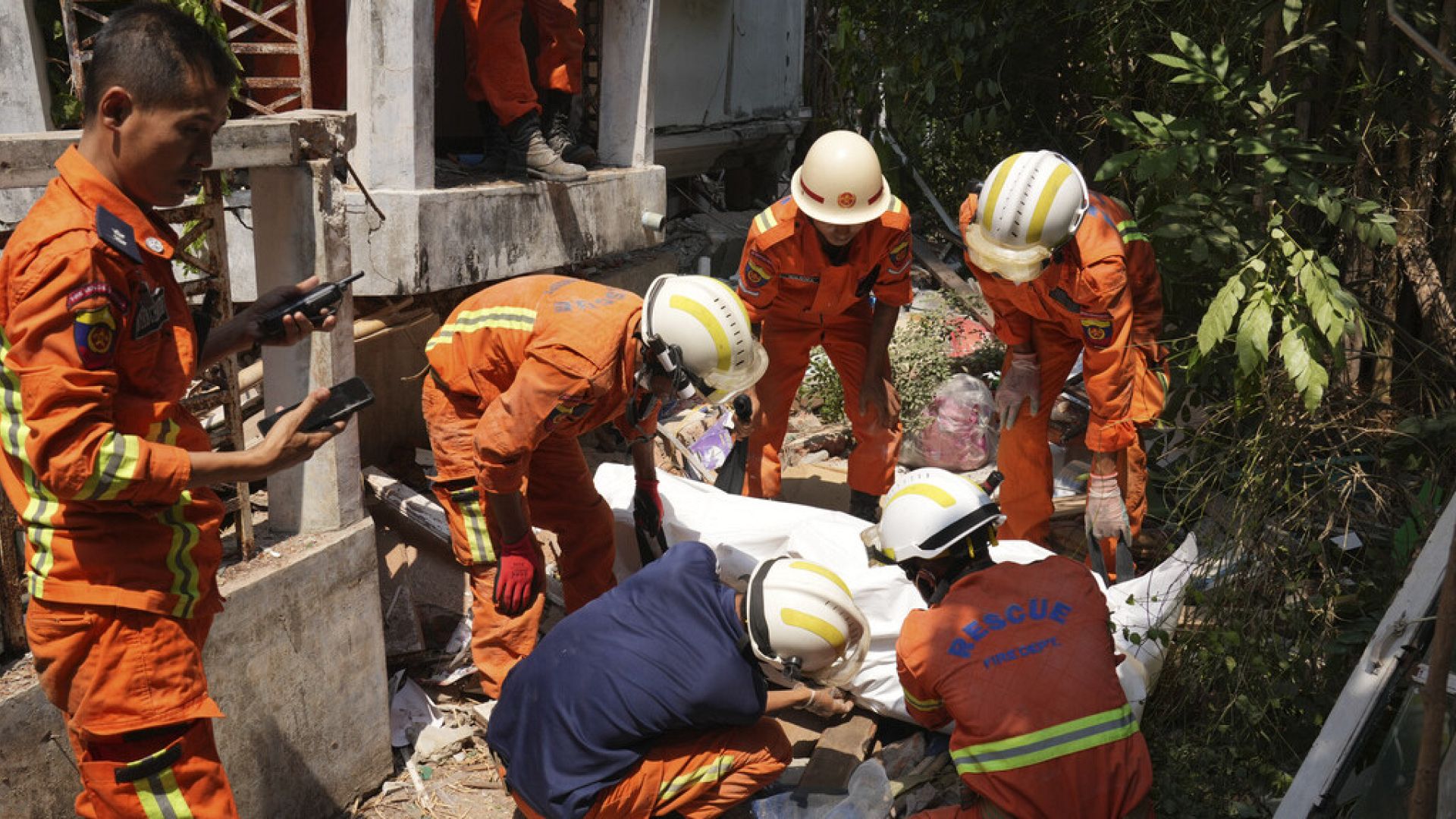 Myanmar earthquake death toll passes 3,000 with hundreds still missing ...