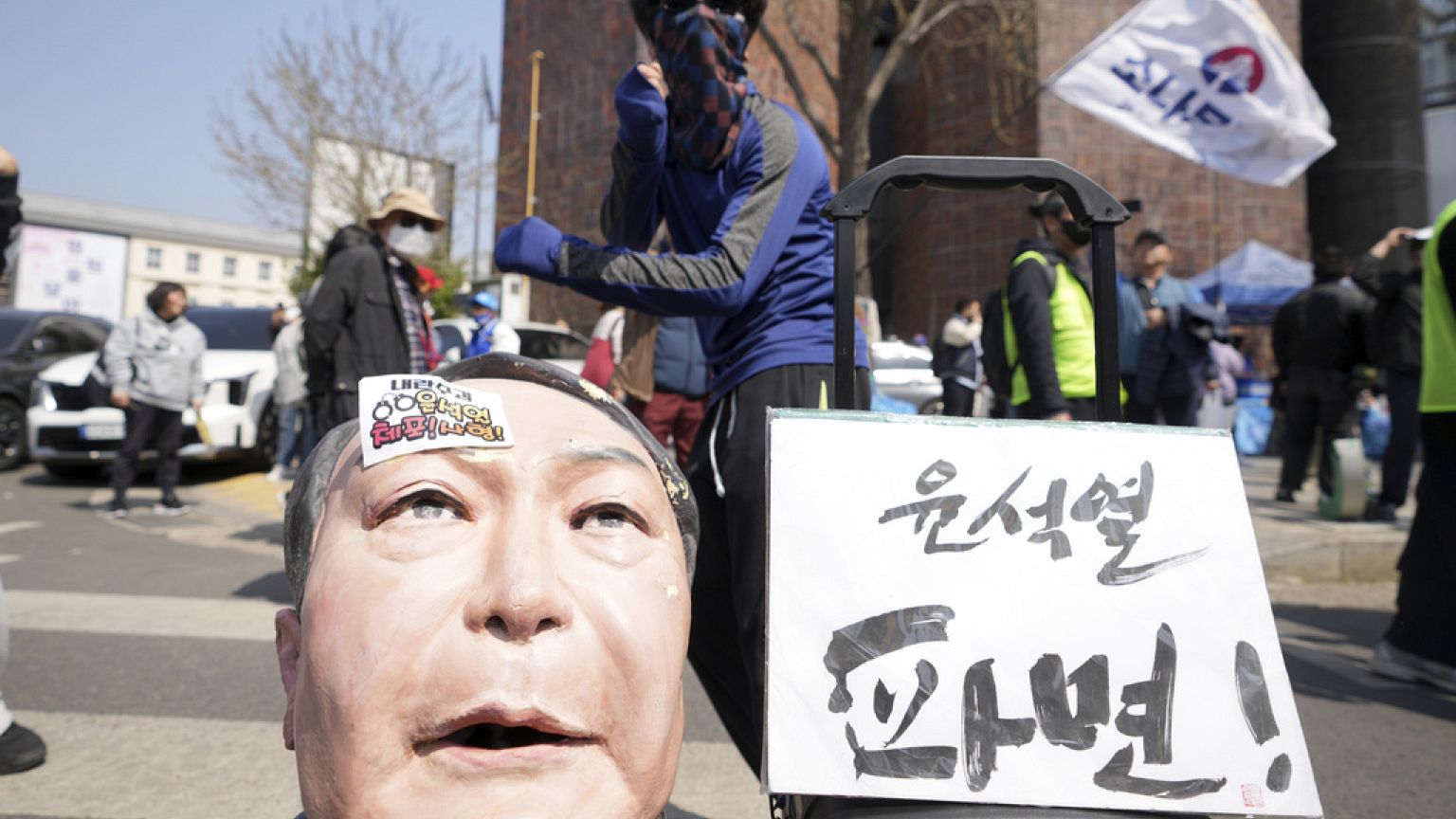 El presidente de Corea del Sur, Yoon Suk-yeol, ha sido destituido ...