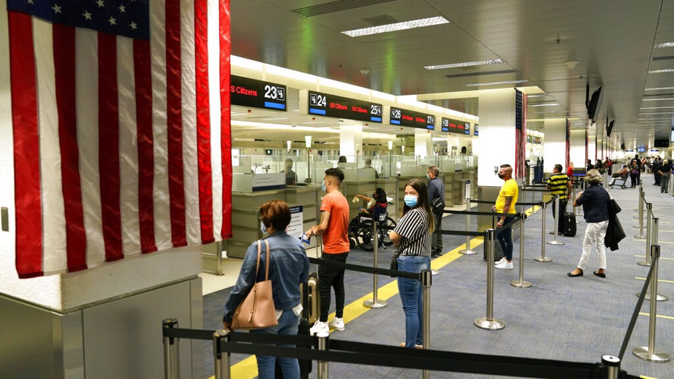 LGBTQ+ travellers forgo trips to the US as gender rules on passports change | Euronews