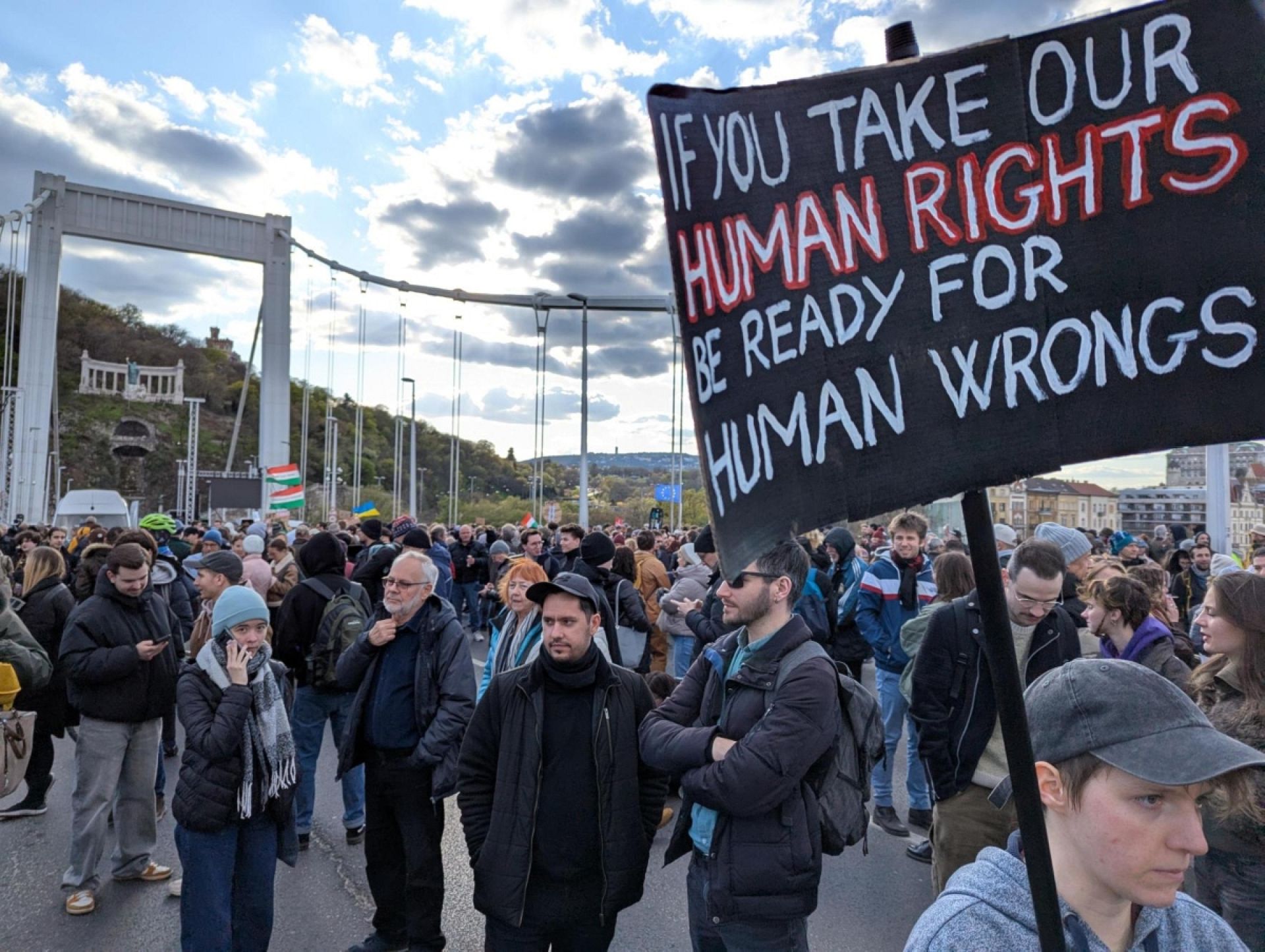 Proteste gegen Orbán:"Wenn man uns das Versammlungsrecht nimmt, ist es ...