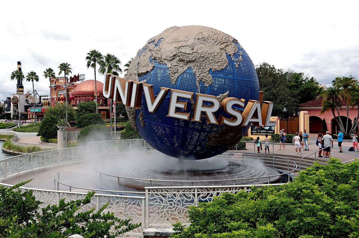 Universal unveils plans for Europe's biggest theme park in UK | Euronews