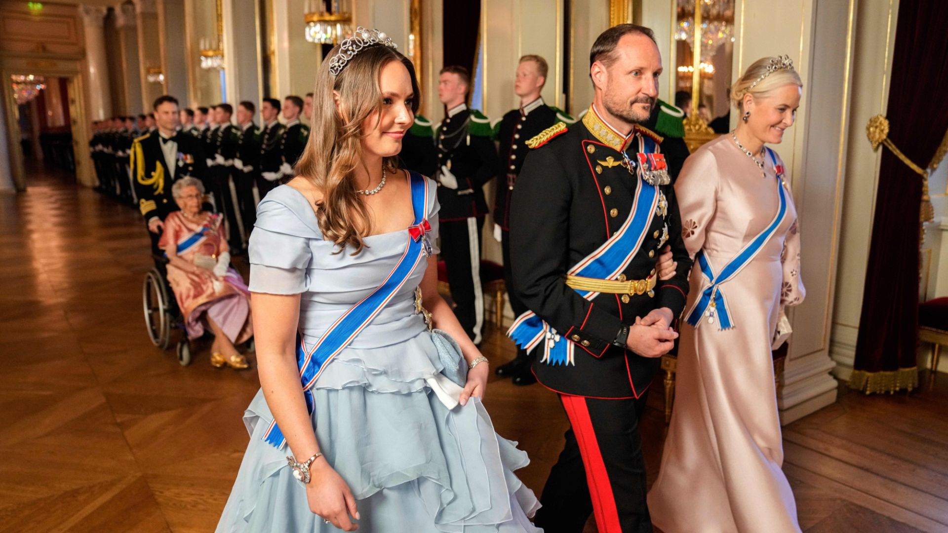 ویدیوها. اولین حضور شاهدخت اینگریدِ نروژ در ضیافت و دیداری رسمی در کاخ ...