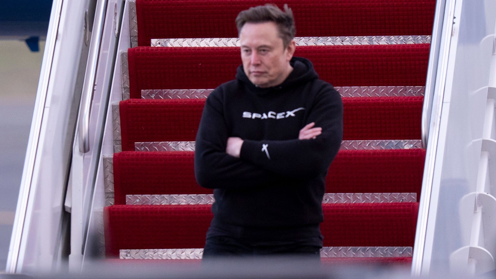 Musk calls Trump adviser 'moron' in quarrel over Tesla | Euronews