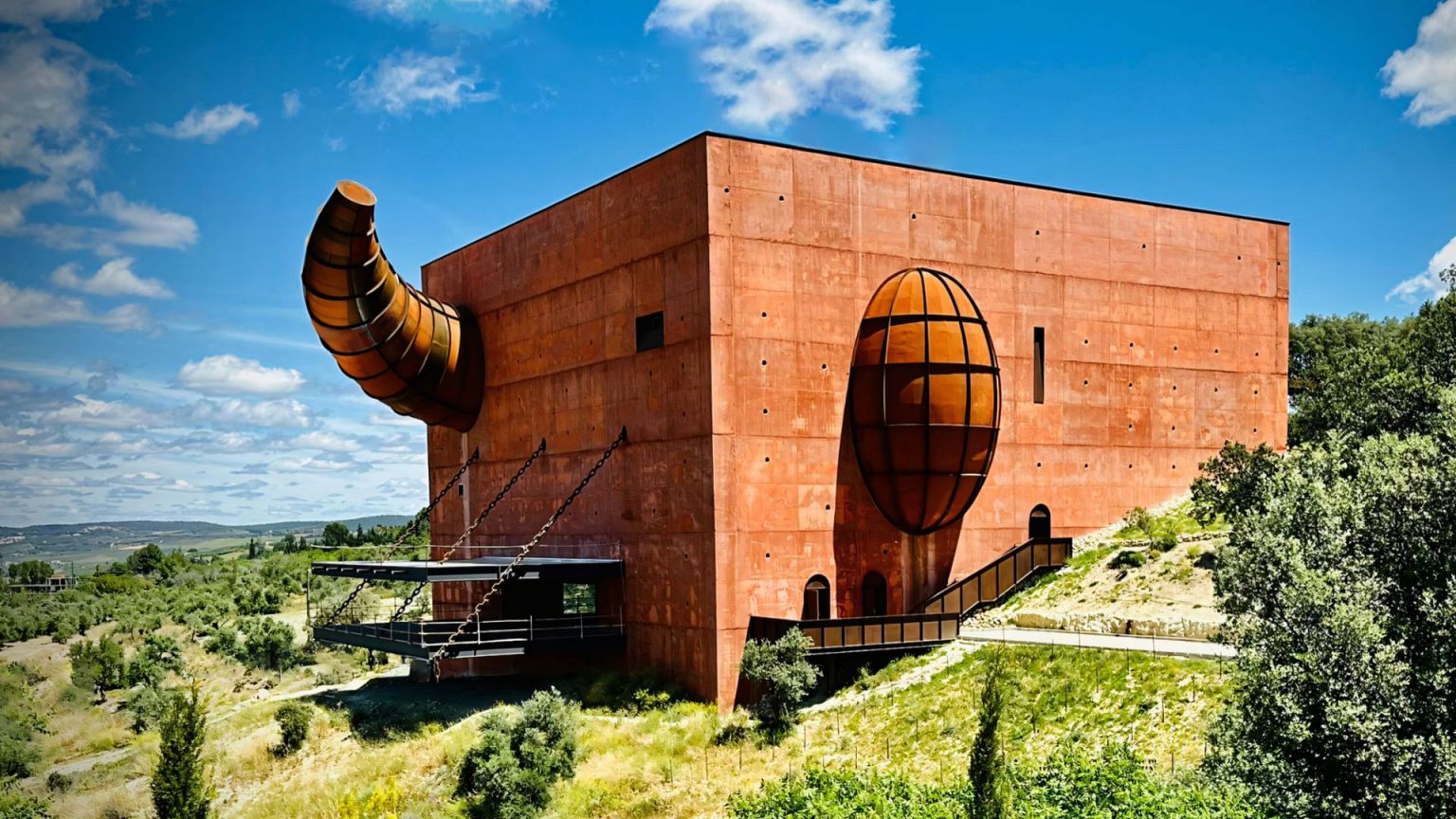 LA Almazara: Philippe Starck diseña su surrealista almazara en el ...