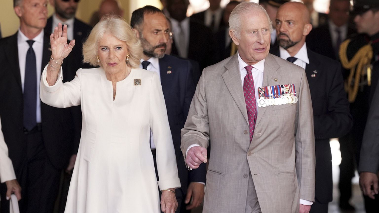 Realeza britânica em Ravena: Carlos III e Mattarella comemoram ...