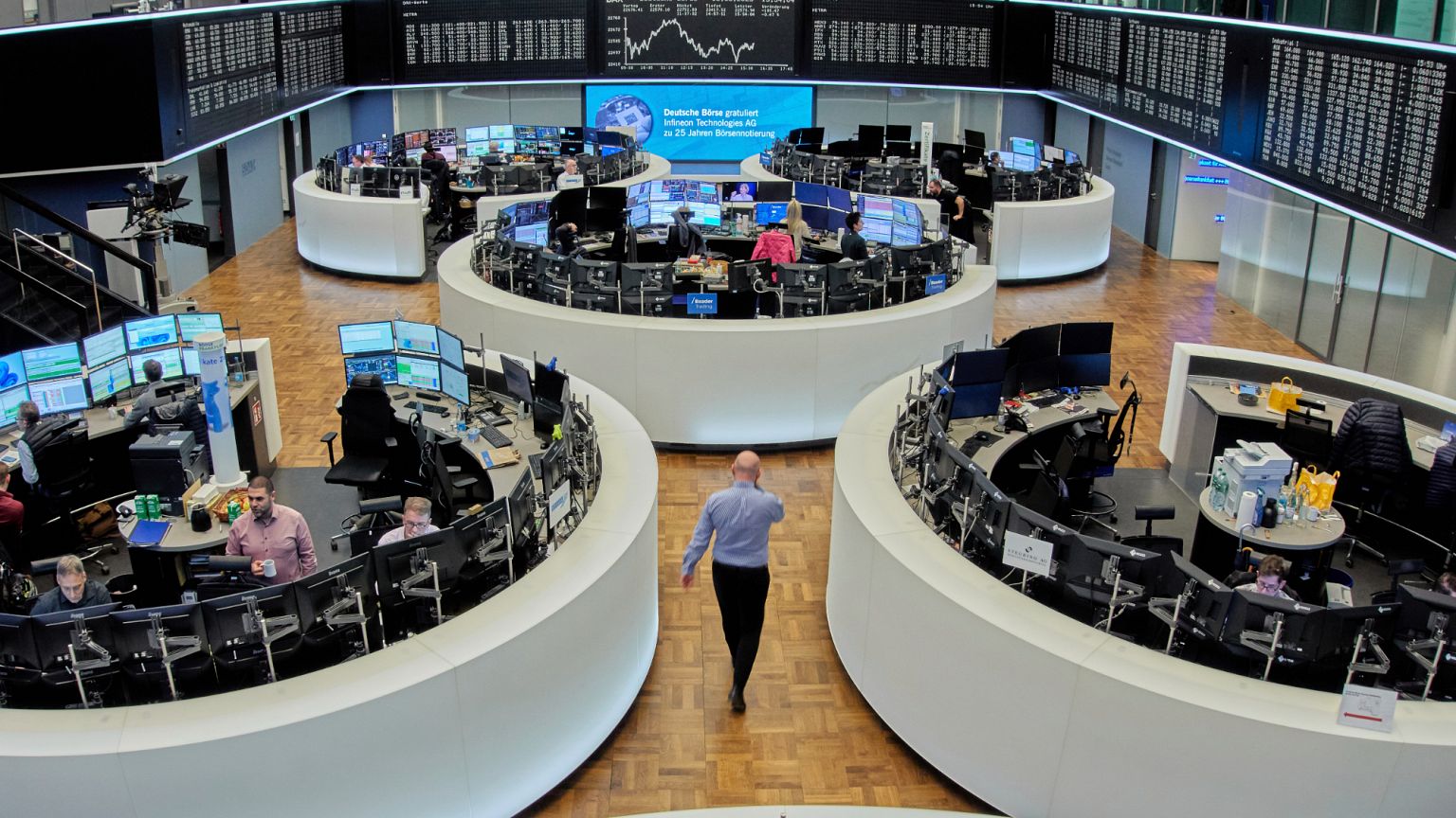 Euro soars to 3-year high as investors flee US assets over tariff woes ...