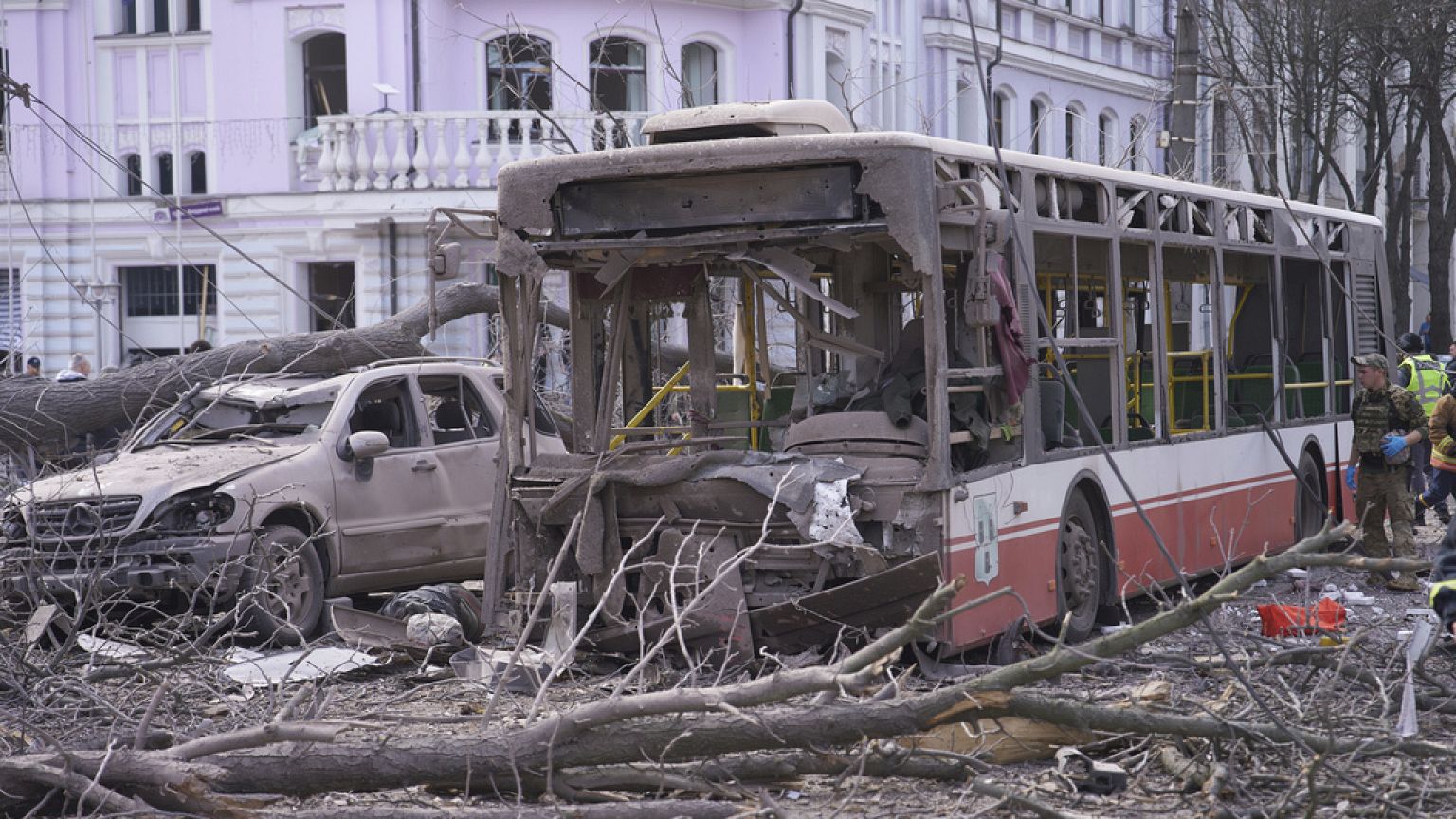 Lideres europeus reagem ao ataque russo em Sumy em pleno Domingo de Ramos | Euronews