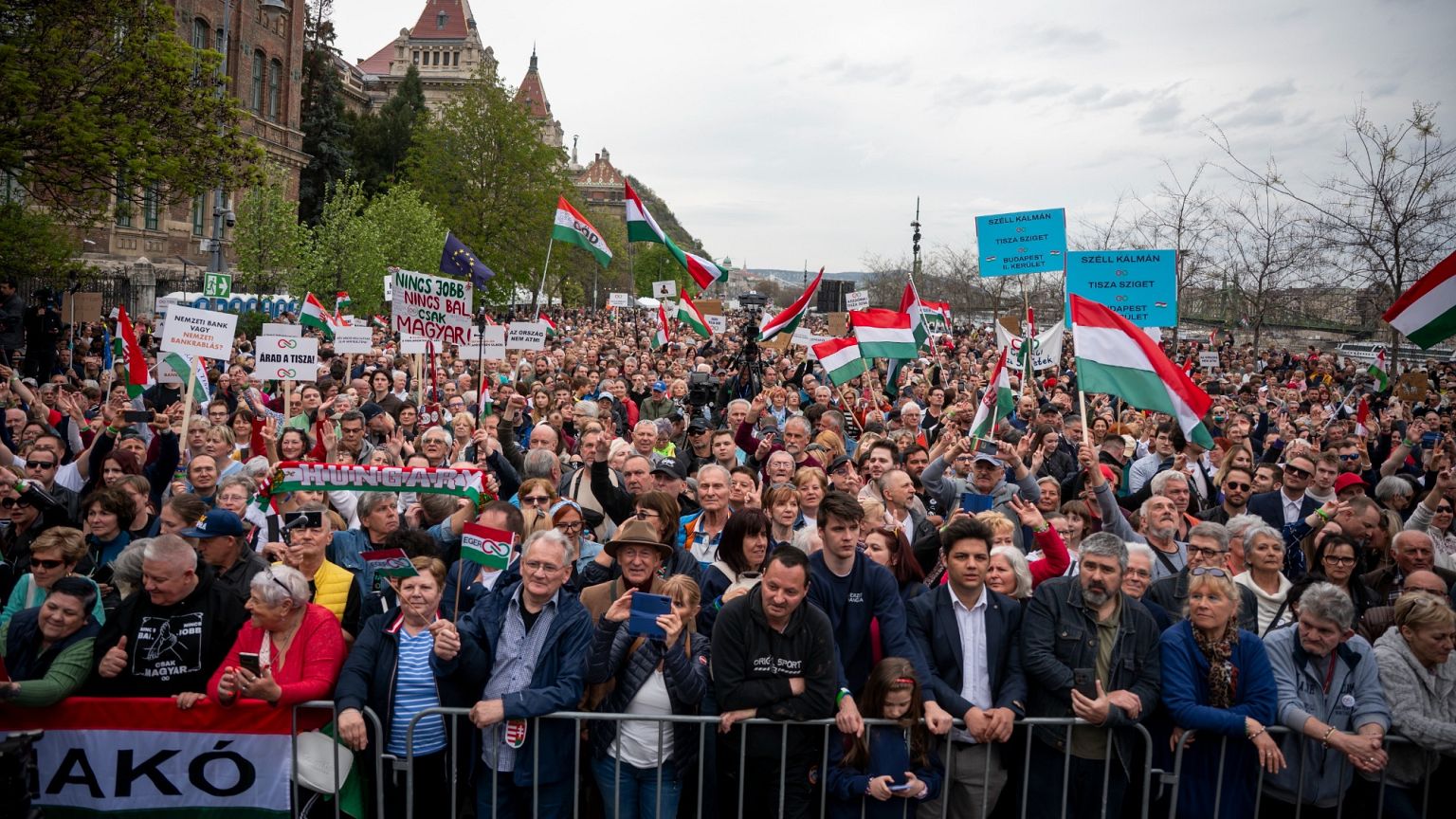 Péter Magyar pledges at rally to restore Hungary's EU ties if elected | Euronews