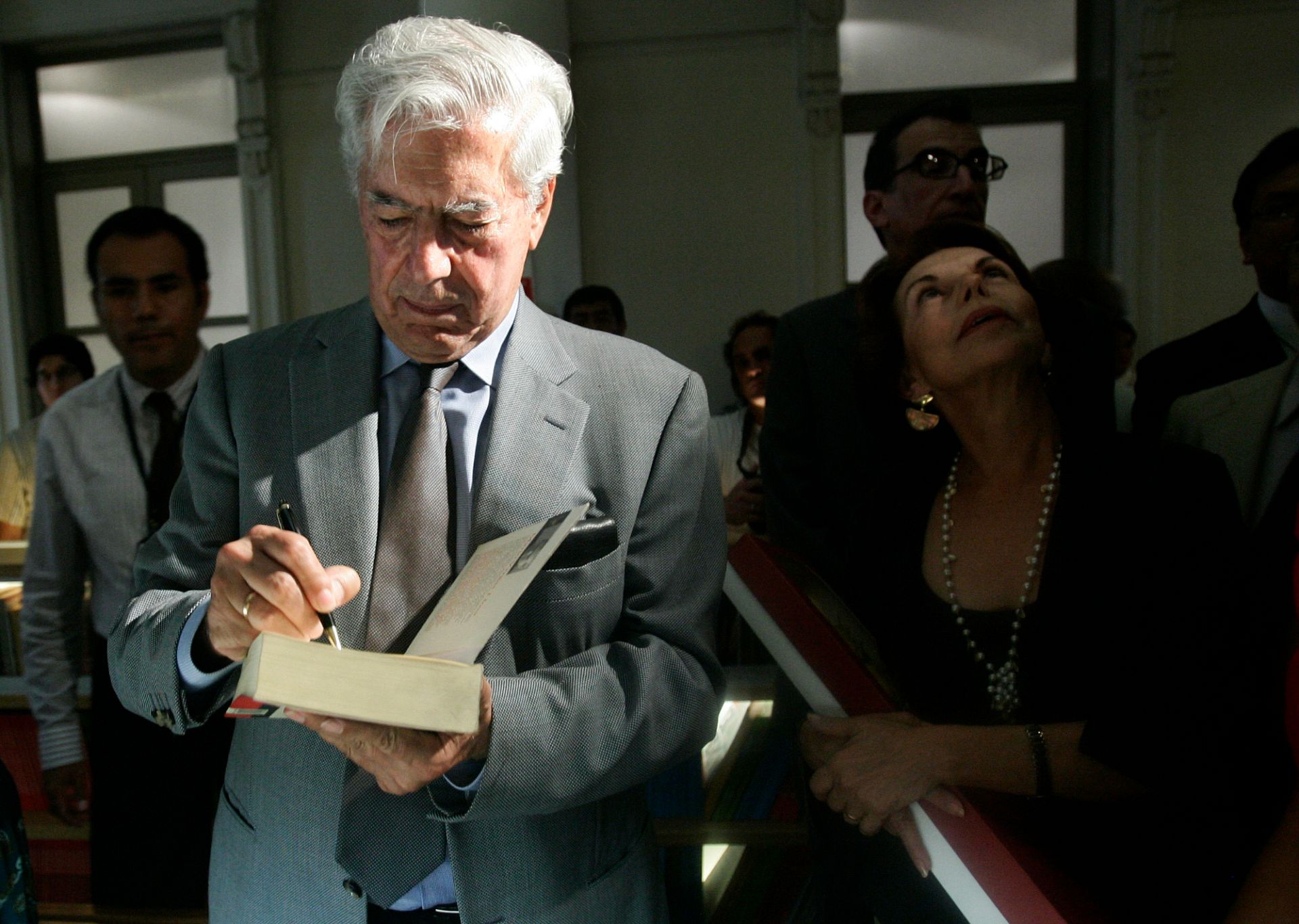 'The world of literature is mourning': How Mario Vargas Llosa brought ...