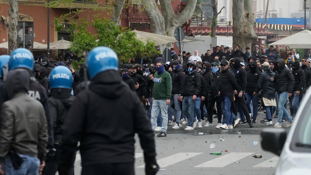 Scontri prima del derby Lazio-Roma, il governo invoca la linea dura ...