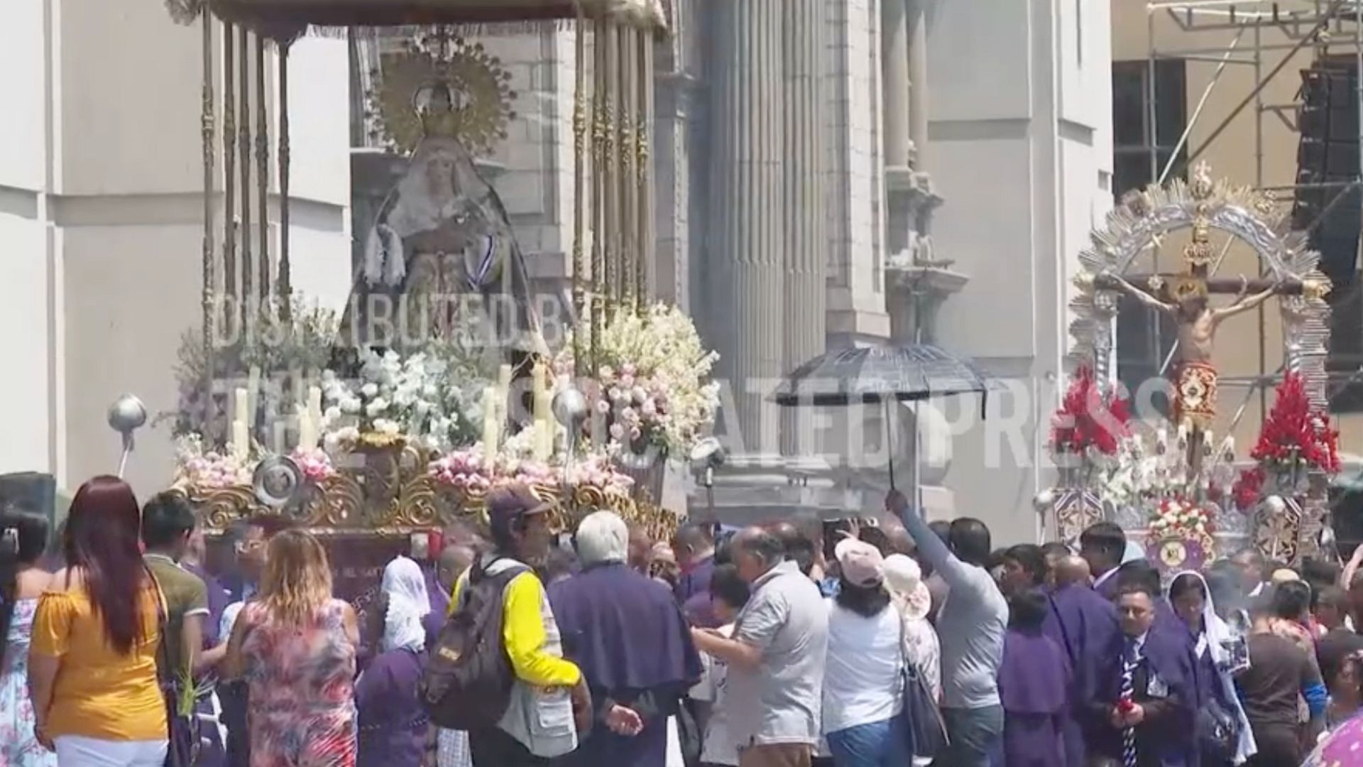 Vídeo. Fieles católicos celebran el Domingo de Ramos en Perú y ...