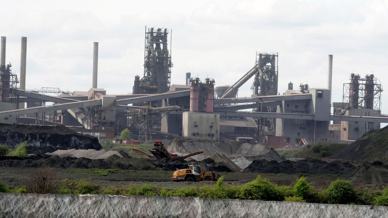 Raw materials to keep British Steel plant operating reach the UK | Euronews