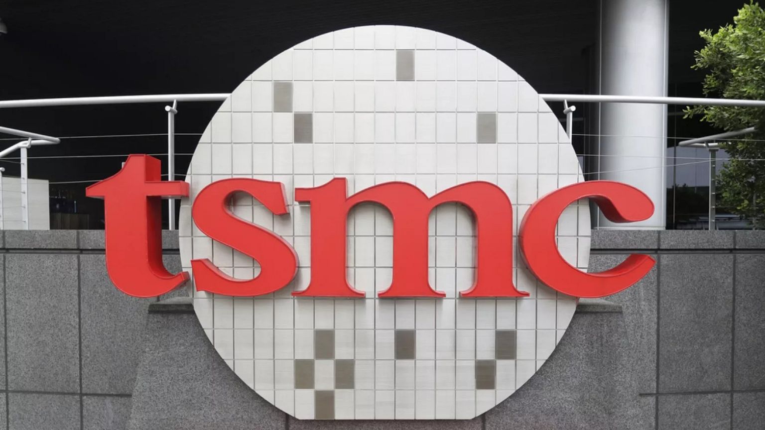 TSMC profit soars and outlook kept steady despite chip tariff woes | Euronews