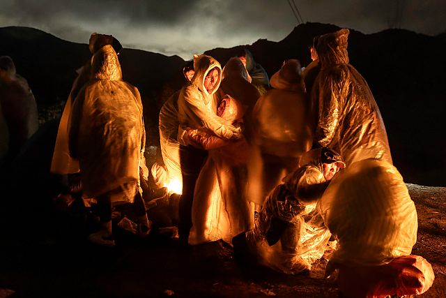 Palestinian photographer Samar Abu Elouf wins 2025 World Press Photo of ...