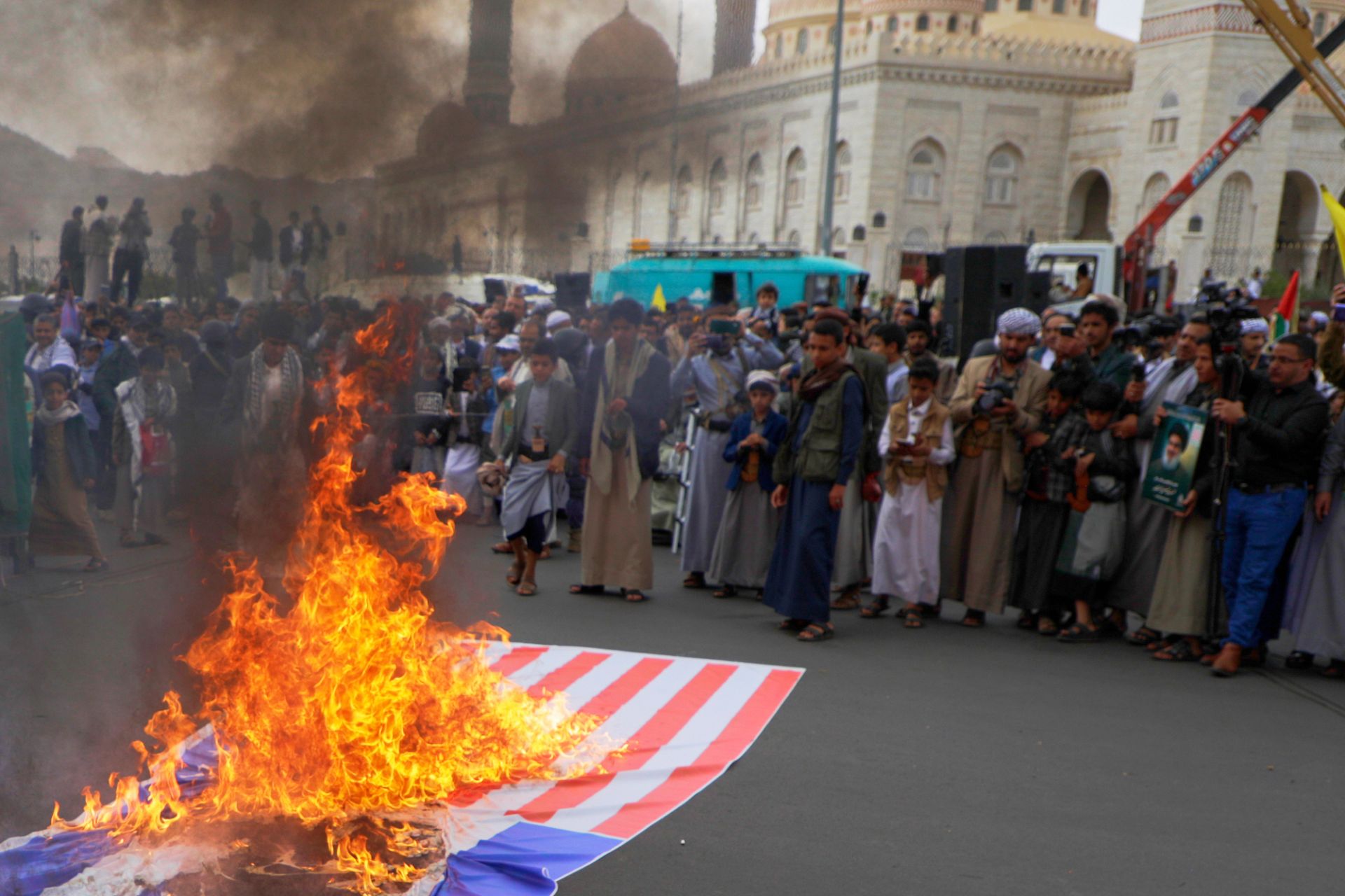 Ataki na jemeński port naftowy zabiły 74 osoby, twierdzą Huti | Euronews