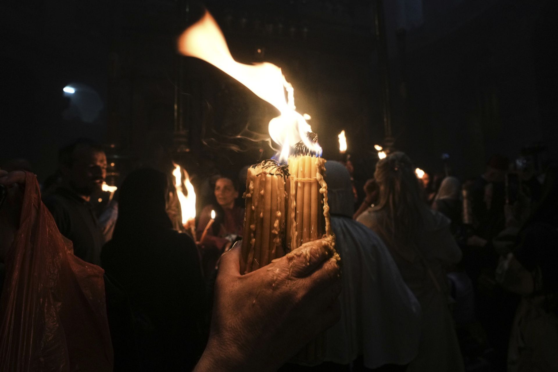 Ceremonia del Encendido de la Santa Luz en la Iglesia de la ...