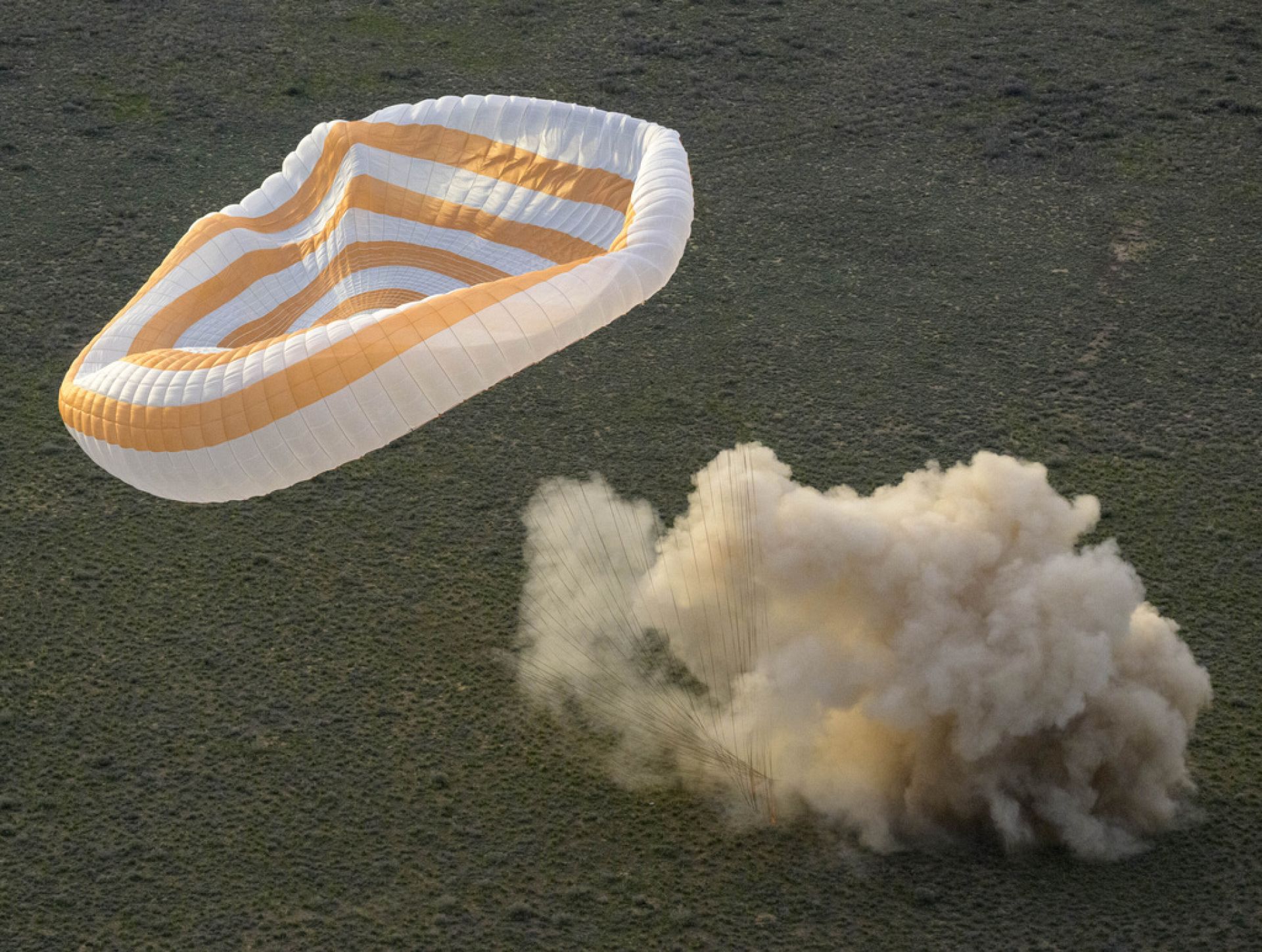 Expedition 72 mürettebatını taşıyan Soyuz MS-26 uzay aracı Kazakistan'a indi | Euronews