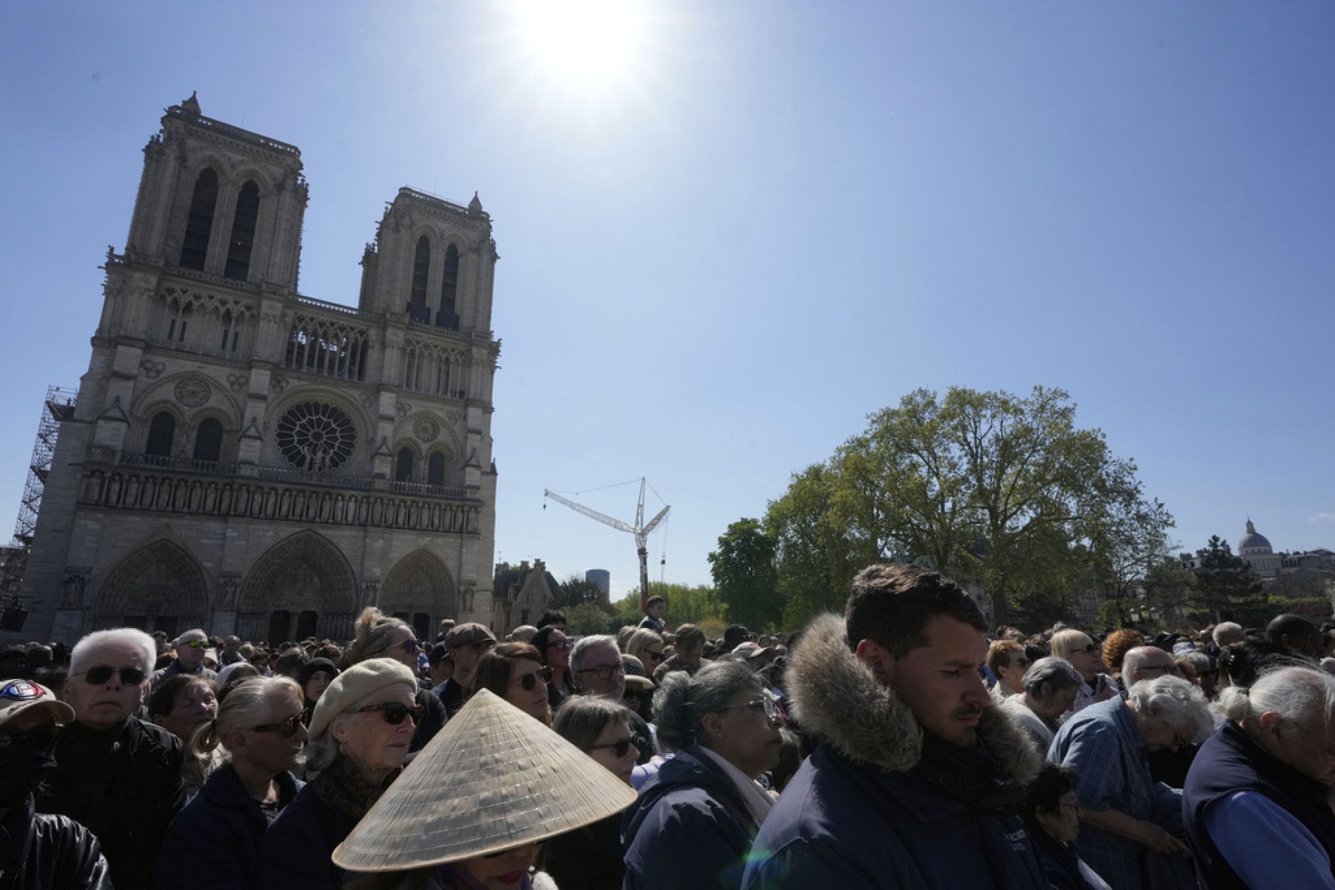 Christians celebrate Easter Sunday across major European cities