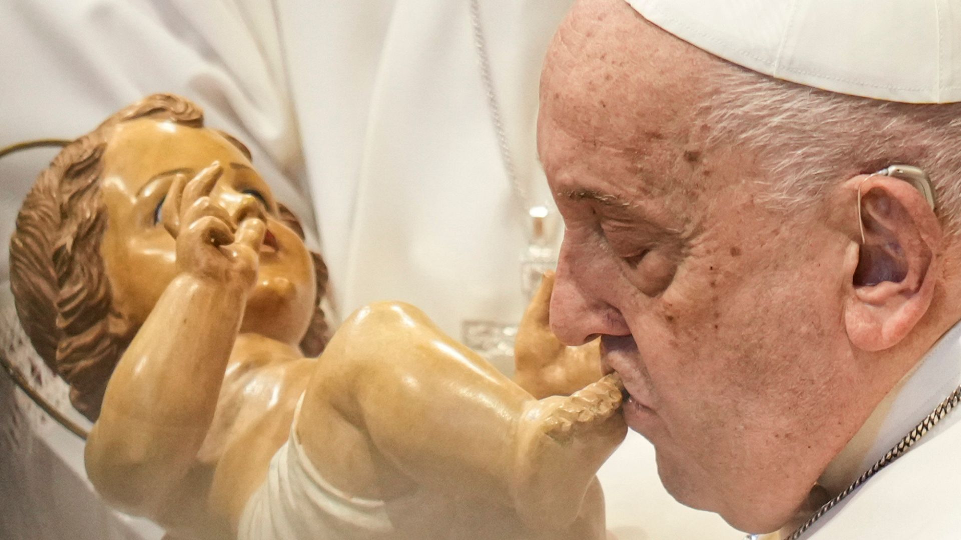 Video. One last blessing: Watch Pope Francis’ final Vatican appearance ...